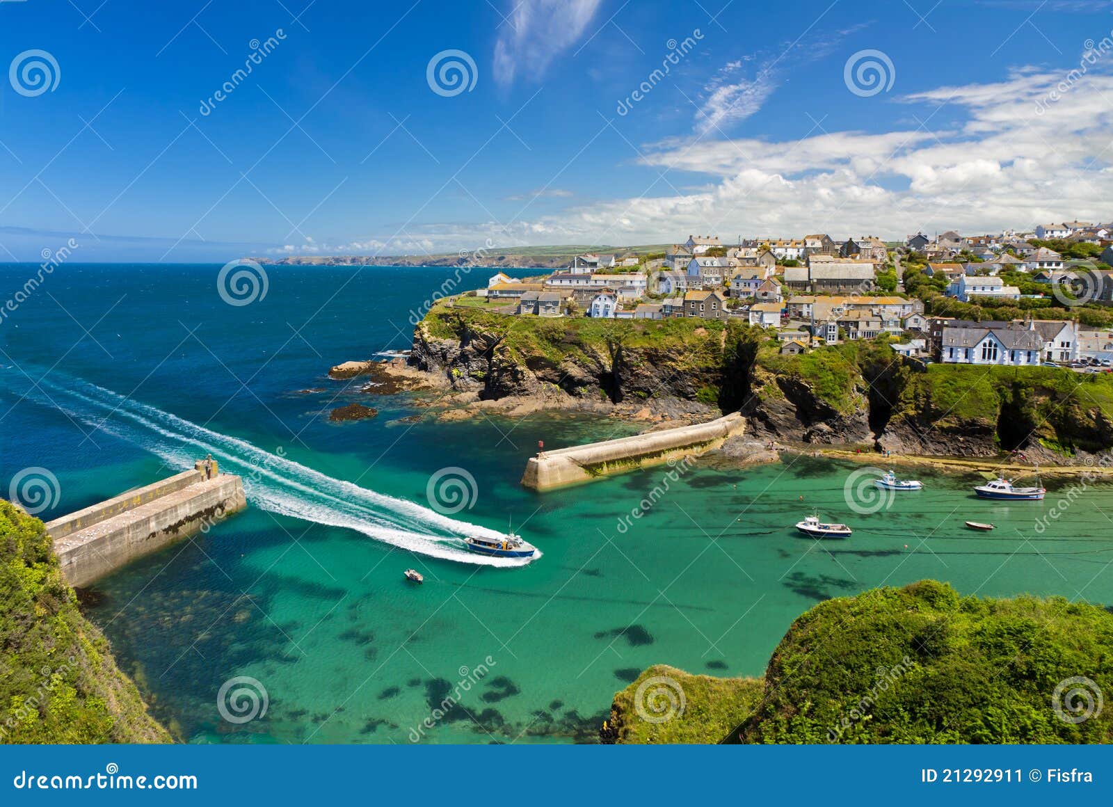 Inham En Haven Van Haven Isaac Met Schip, Cornwall Stock Afbeelding ...