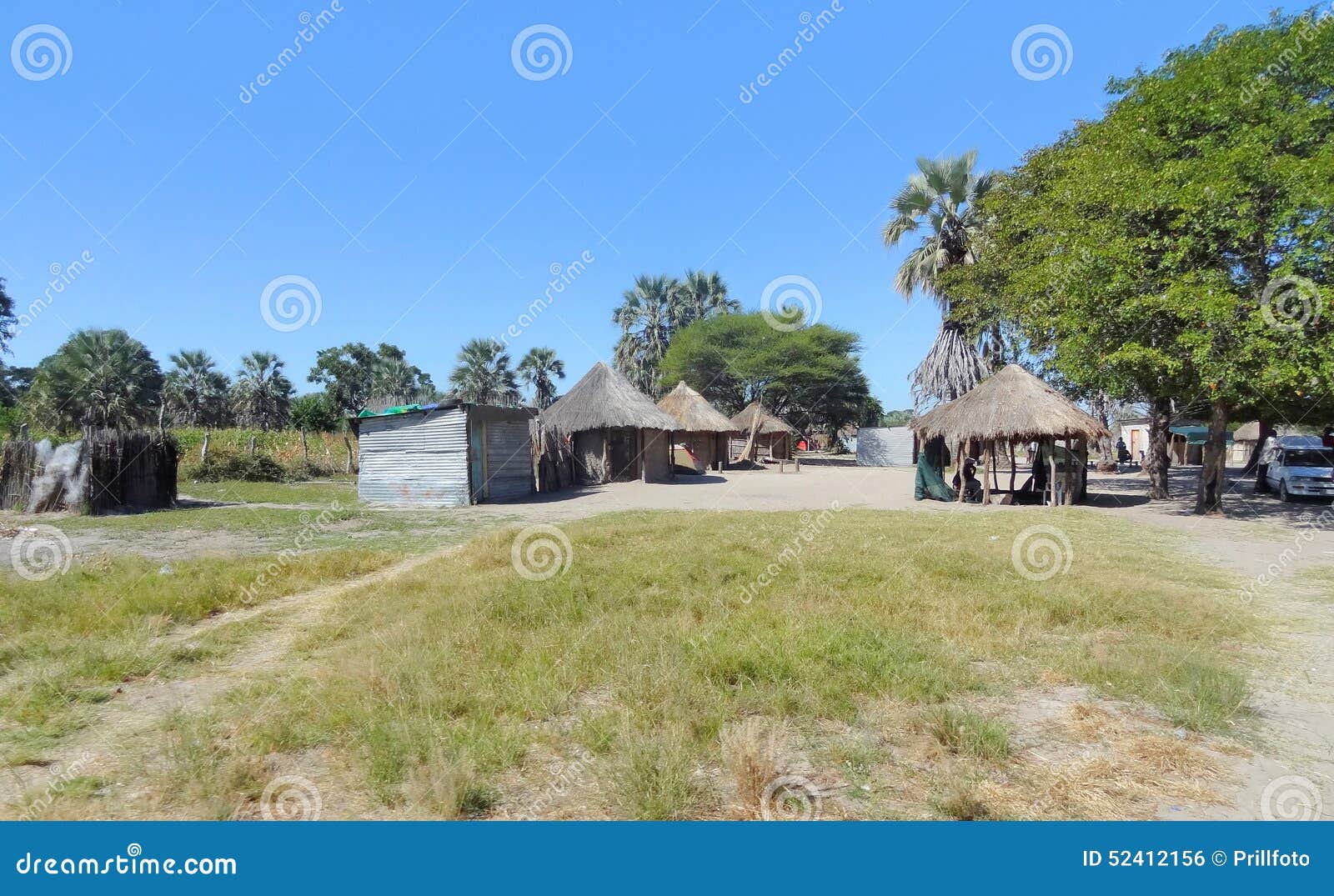 Inheems Dorp Bij De Okavango-Delta Stock Foto - Image of safari, weide ...