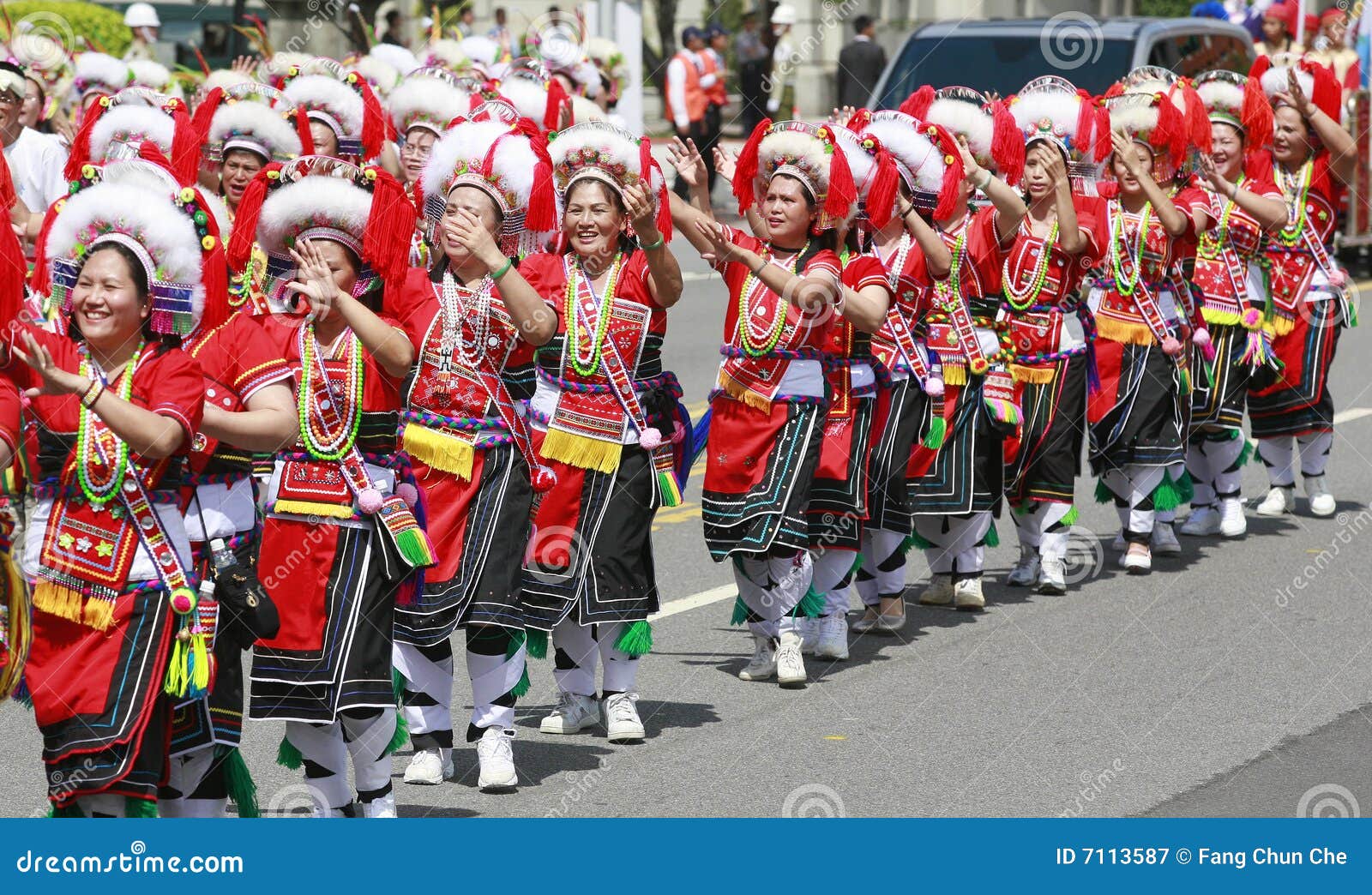 Inheemse danser redactionele fotografie. Image of viering - 7113587