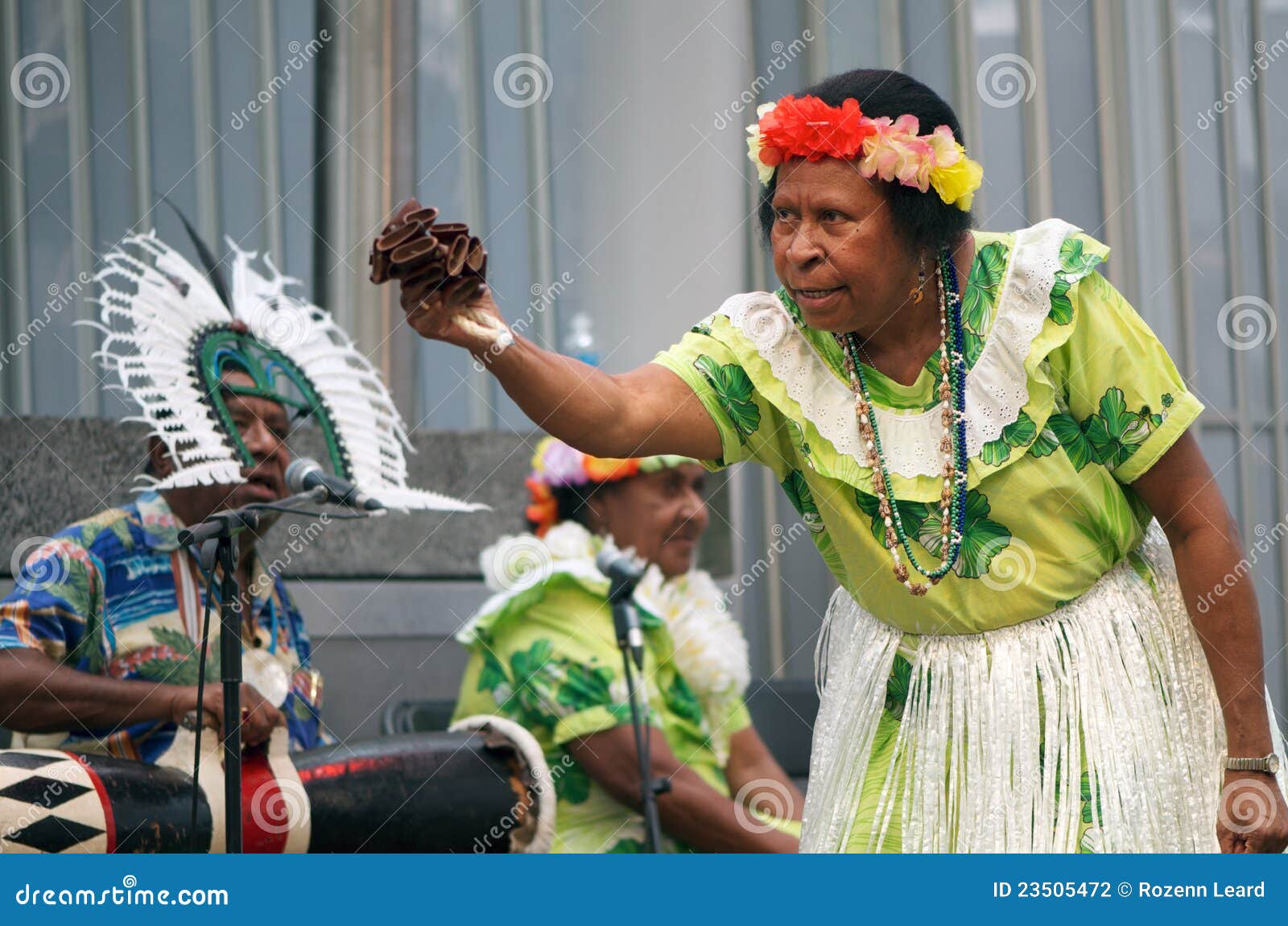 Inheemse Prestaties redactionele fotografie. Image of banden - 23505472