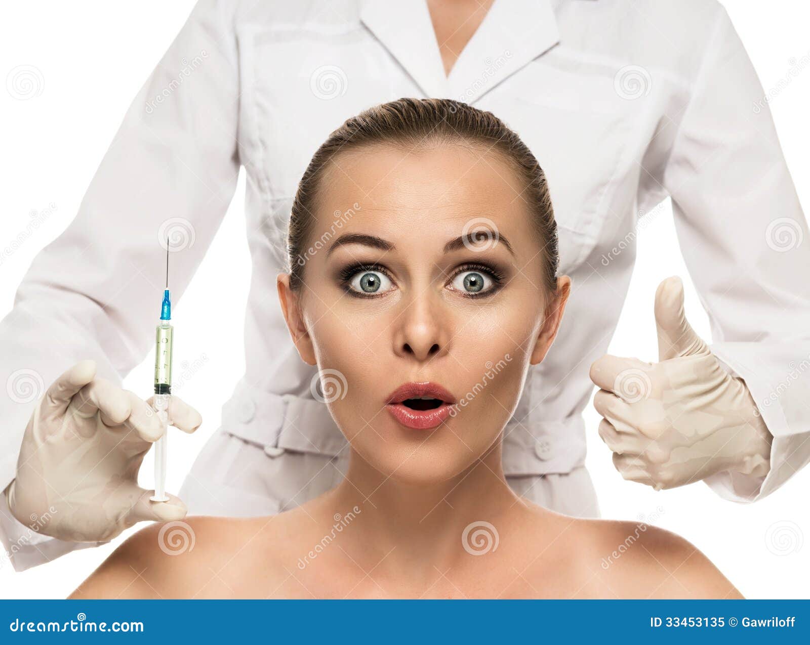 Iniezione Cosmetica Alle Mani Abbastanza Belle Del Fronte E Dell