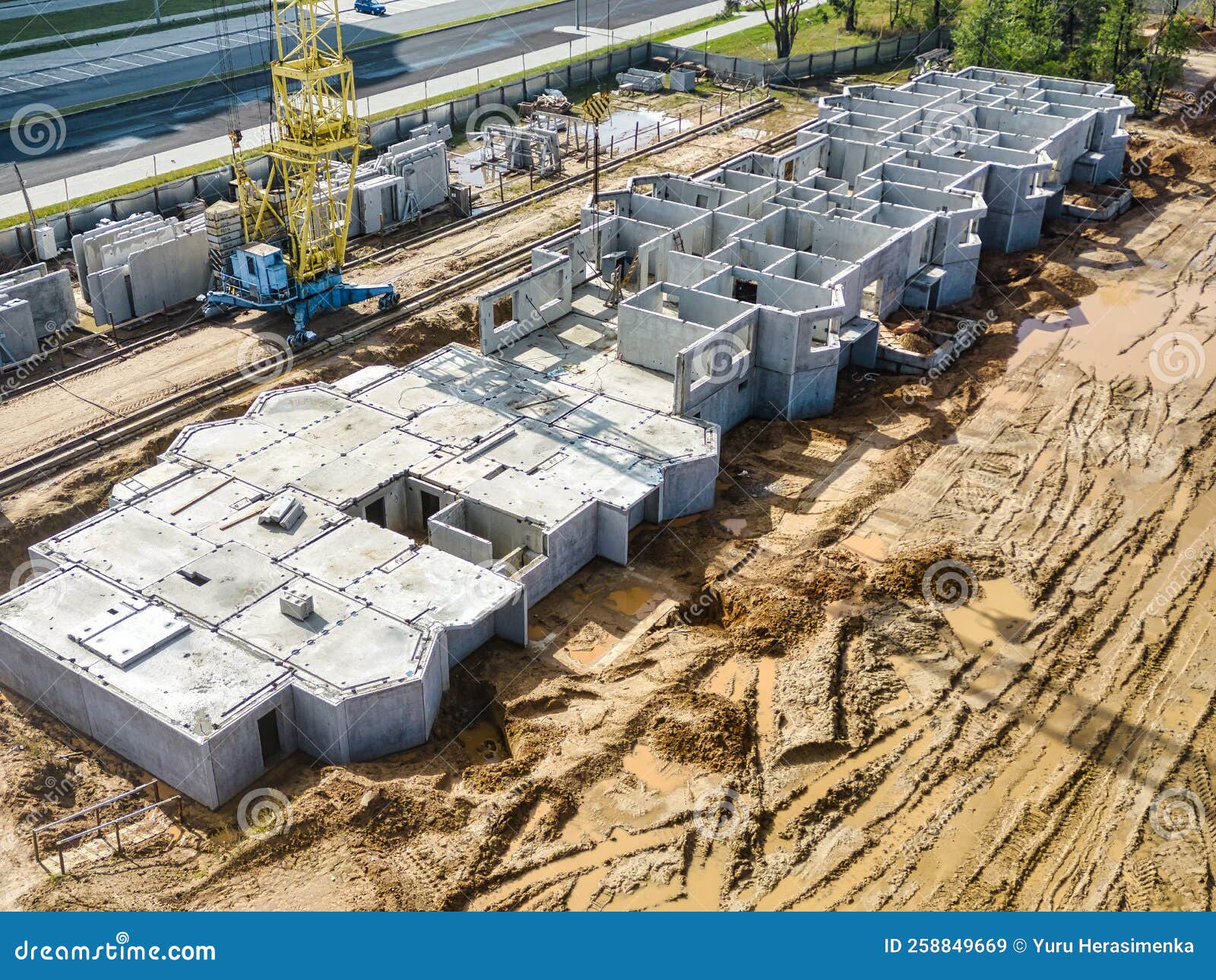 The Initial Stage of Construction of a Prefabricated Reinforced ...