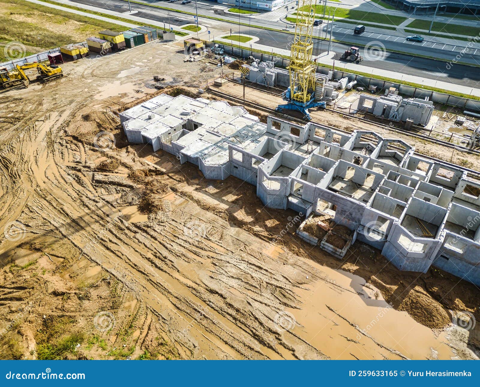 The Initial Stage of Construction of a Prefabricated Reinforced ...