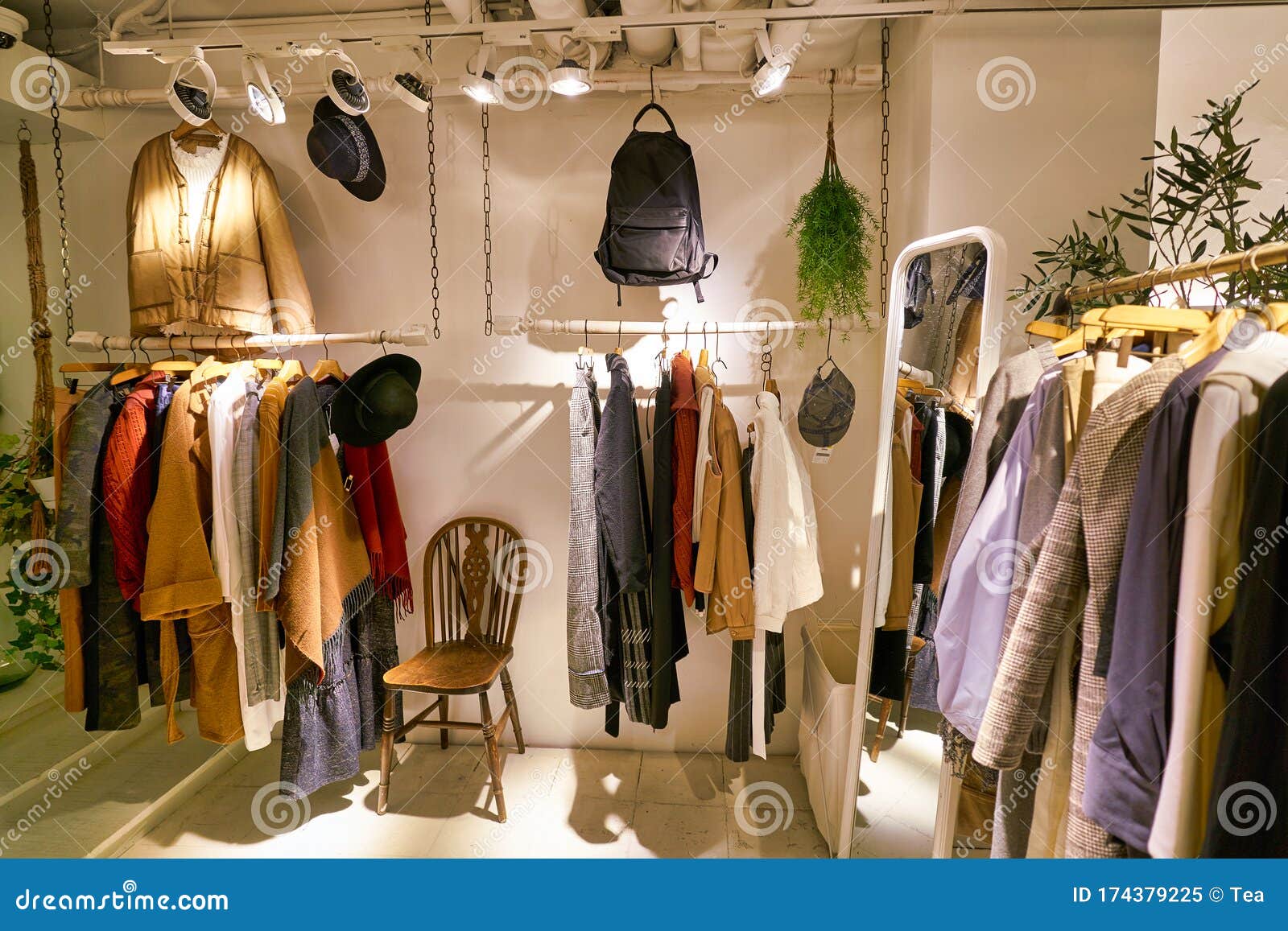 Initial store editorial image. Image of elegance, business - 174379225