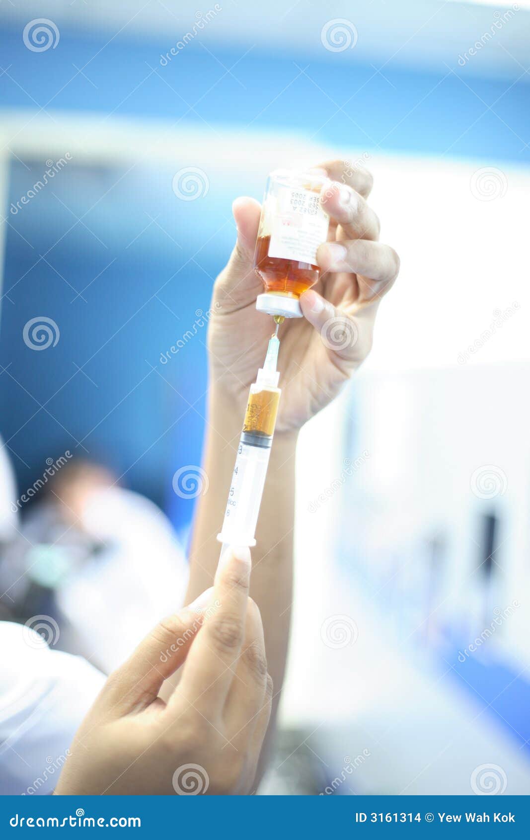 Injectie stock foto. Image of gezond, wapen, injecteren - 3161314