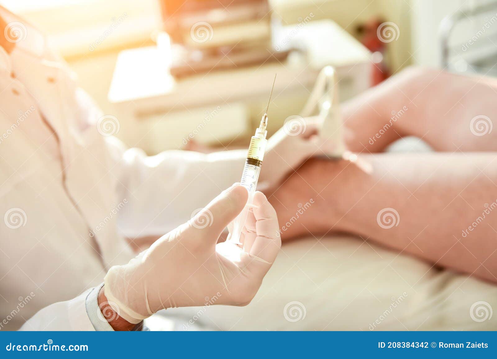 Injection De Plasma Ultrasoundguided Plateletrich Du Genou Photo stock ...