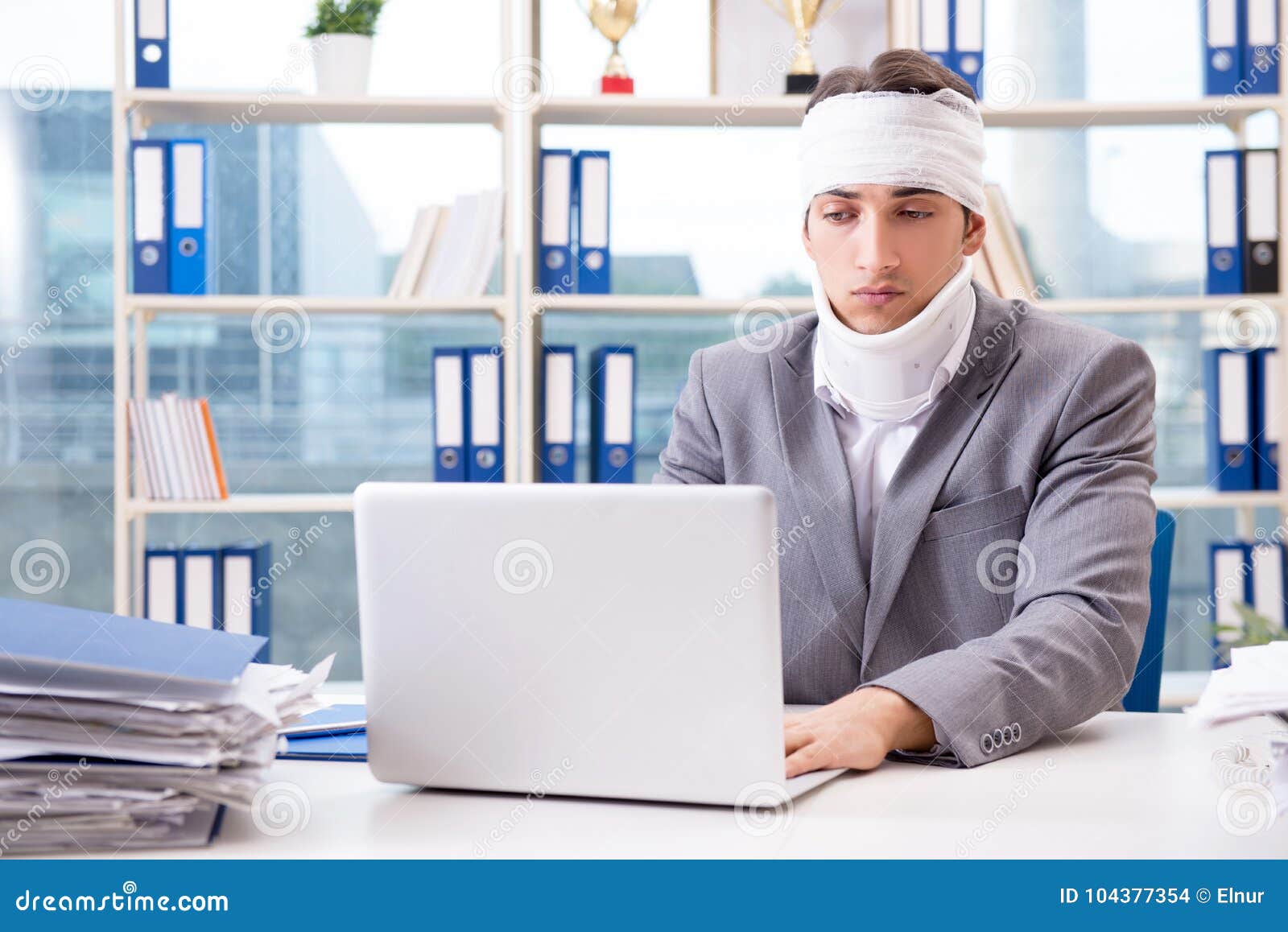 The Injured Businessman Working in the Office Stock Photo - Image of ...