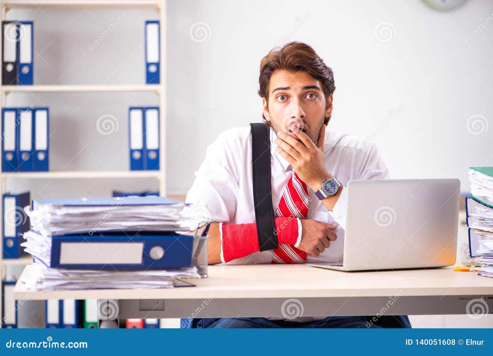 The Injured Employee Working in the Office Stock Photo - Image of ...