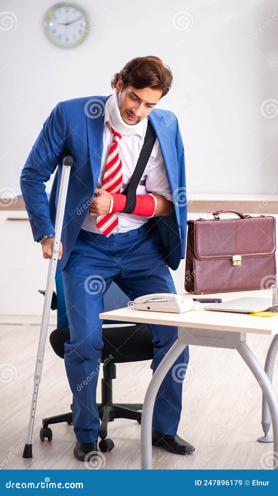 The Injured Employee Working in the Office Stock Image - Image of neck ...