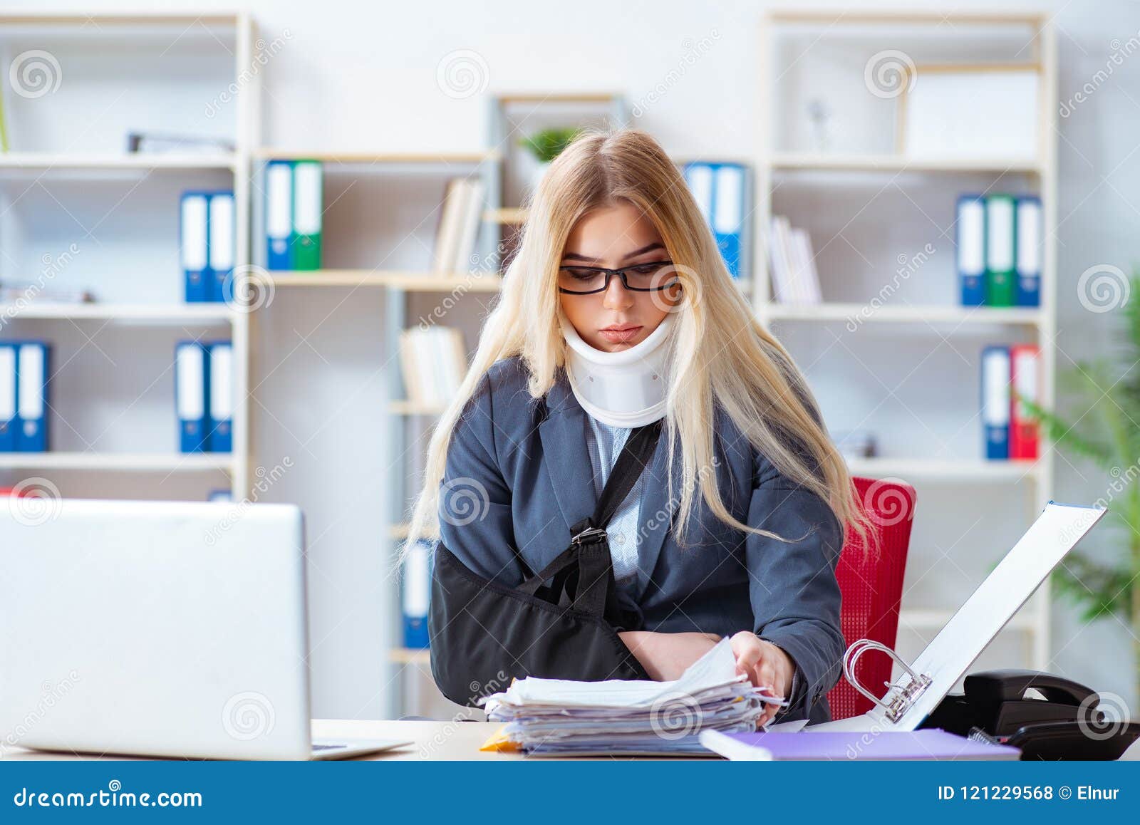The Injured Female Employee Working in the Office Stock Photo - Image ...