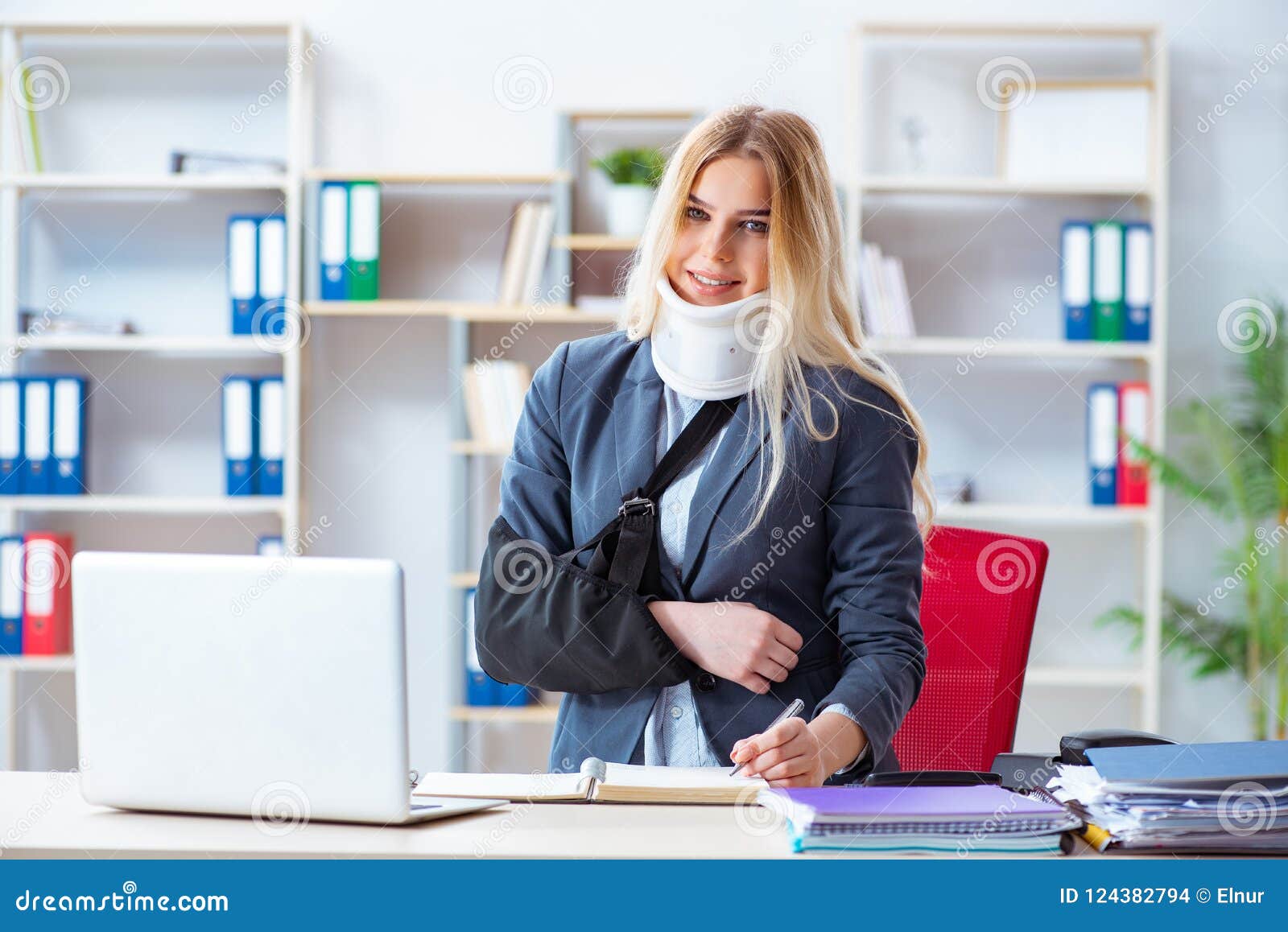 The Injured Female Employee Working in the Office Stock Photo - Image ...