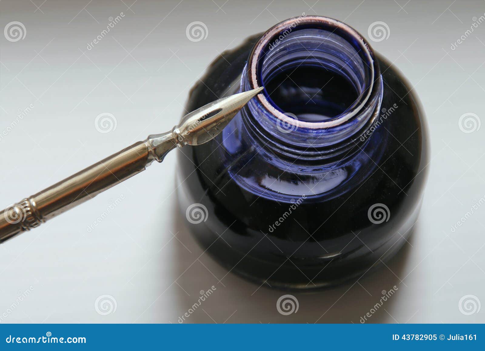 Ink Bottle and Fountain Pen Stock Image - Image of style, dear: 43782905