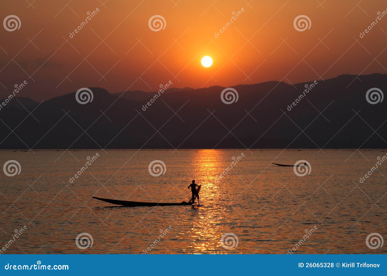 Inle lake sunset stock photo. Image of evening, boat - 26065328