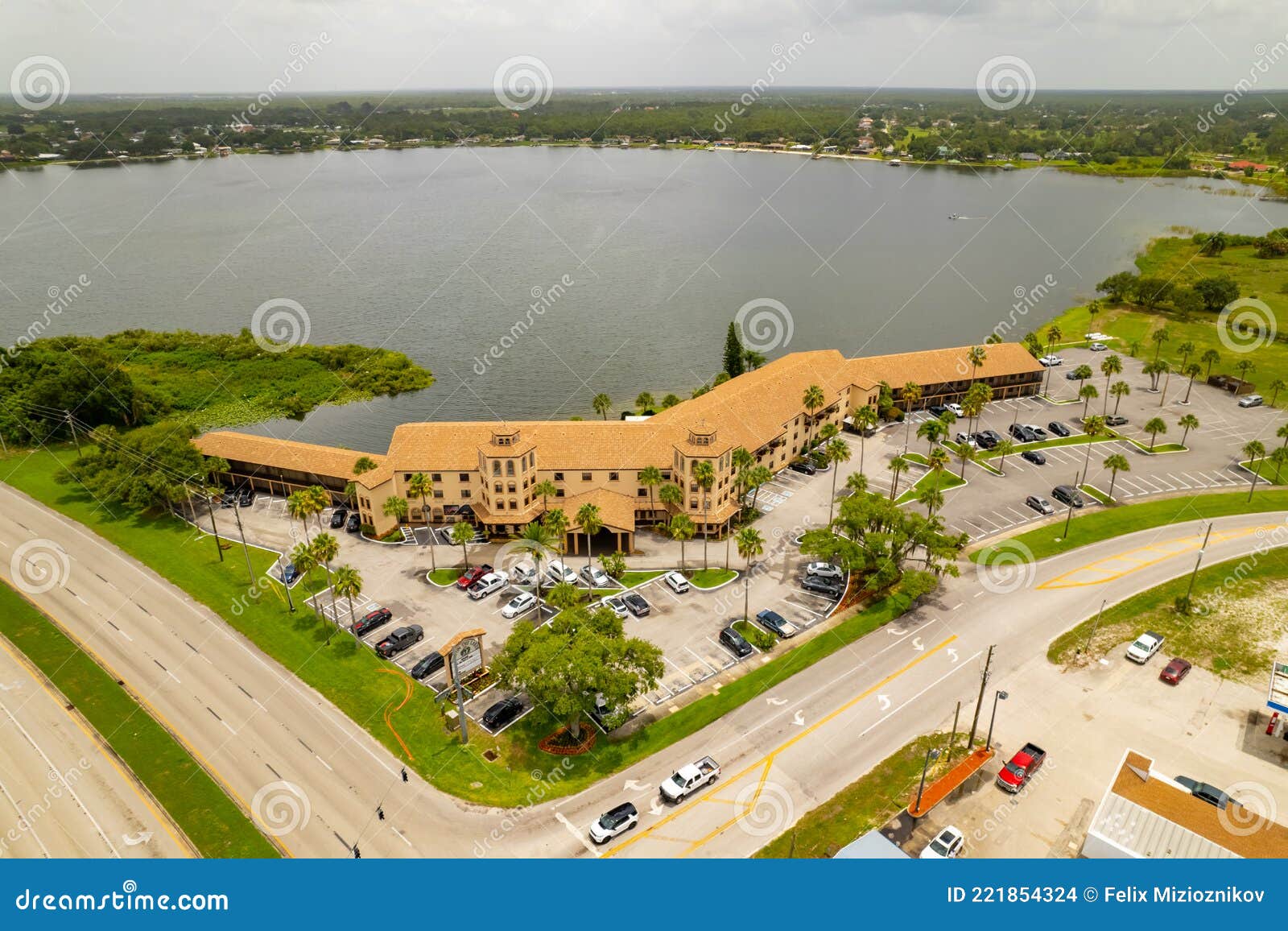 Inn on the Lakes Sebring FL USA Stock Photo - Image of hotel, florida ...
