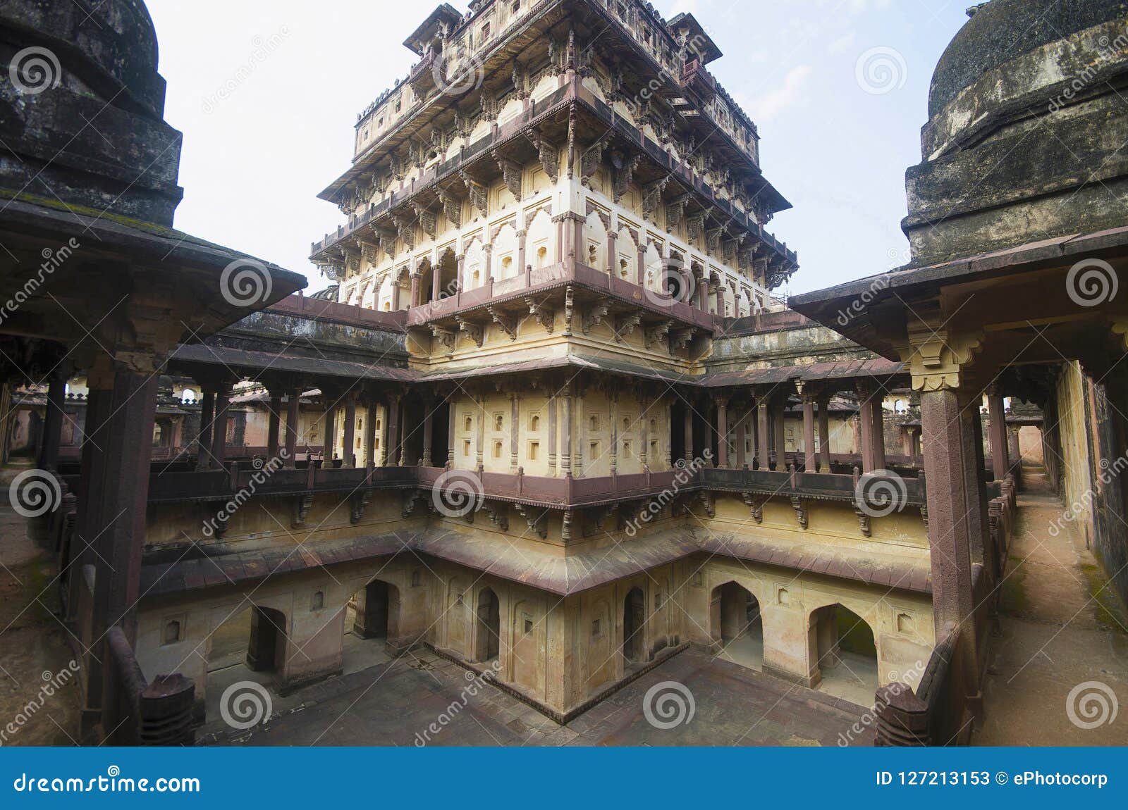 Innenansicht Von Datia-Palast Alias Bir Singh Palace Oder Bir Singh Dev ...