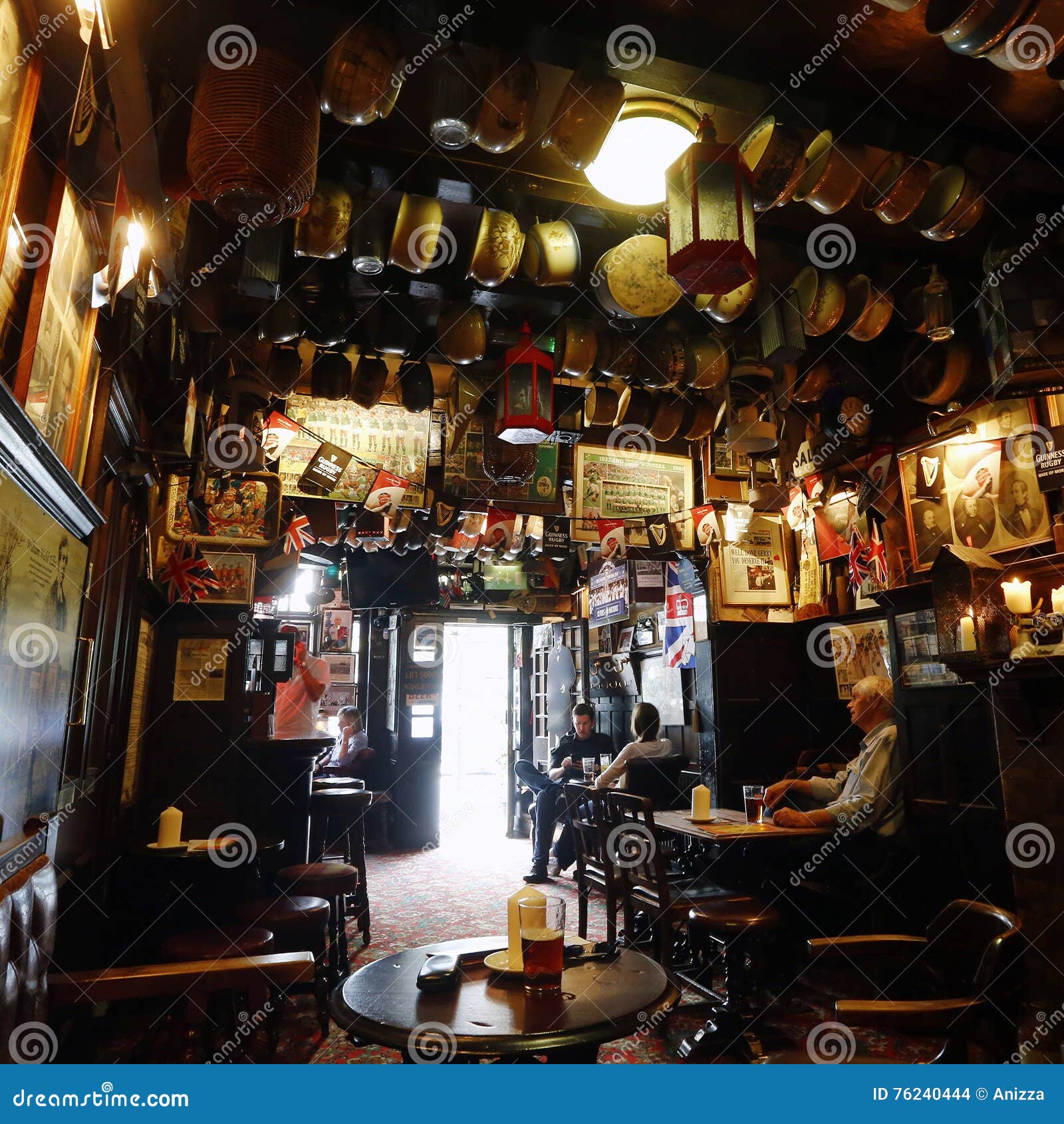 Innenansicht Von London-Kneipe Redaktionelles Stockbild - Bild von ...