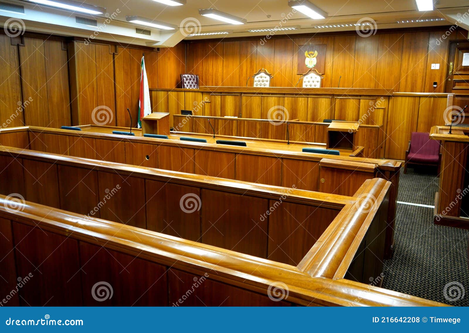 Inneneinrichtung Eines Gerichtssaals Stockfoto - Bild von richter ...