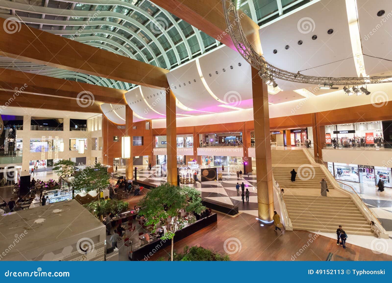 Innenraum Des Malls 360 in Kuwait Redaktionelles Stockfoto - Bild von ...