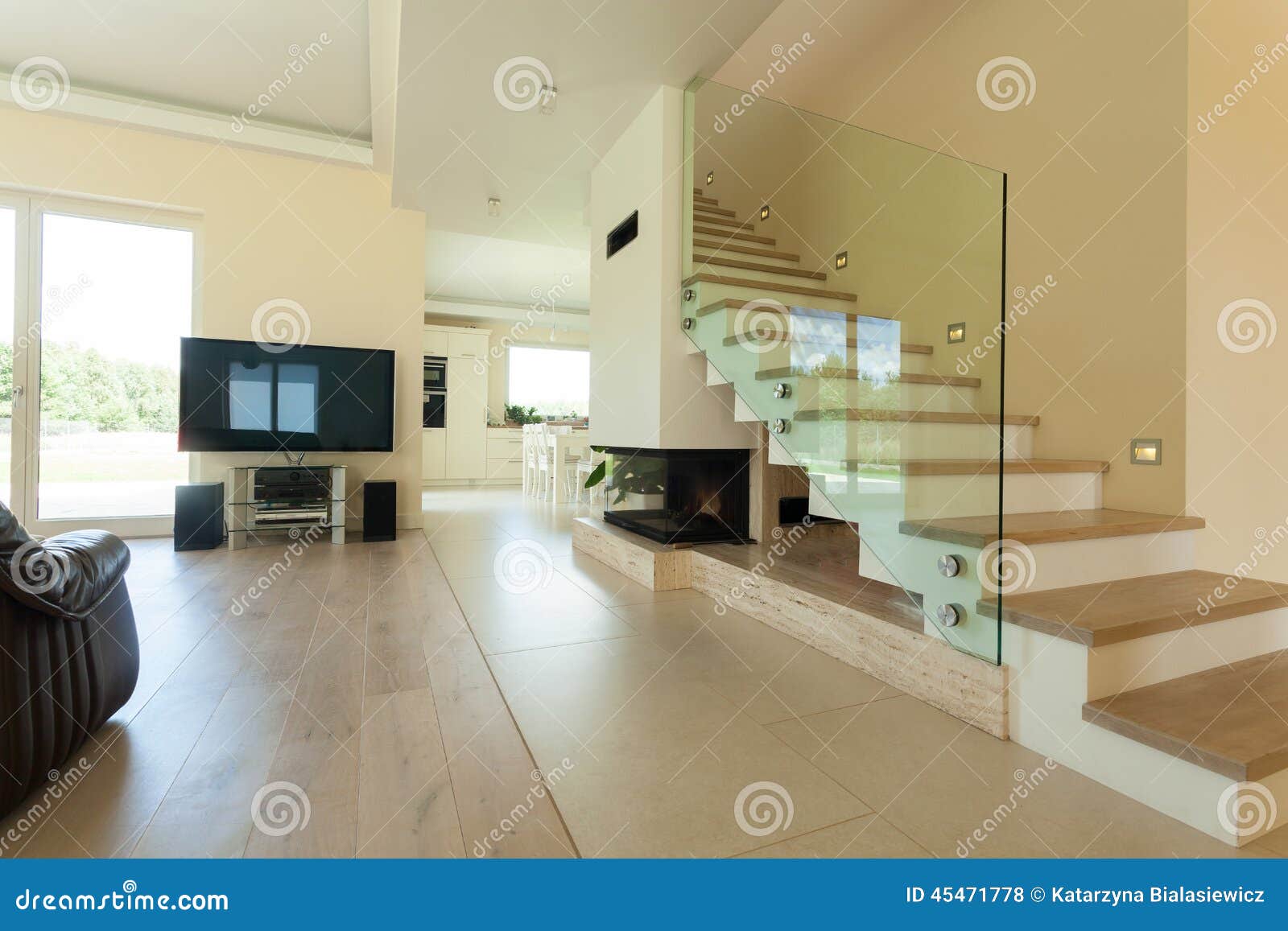 Innenraum Des Modernen Und Hellen Hauses Stockfoto - Bild von zustand ...