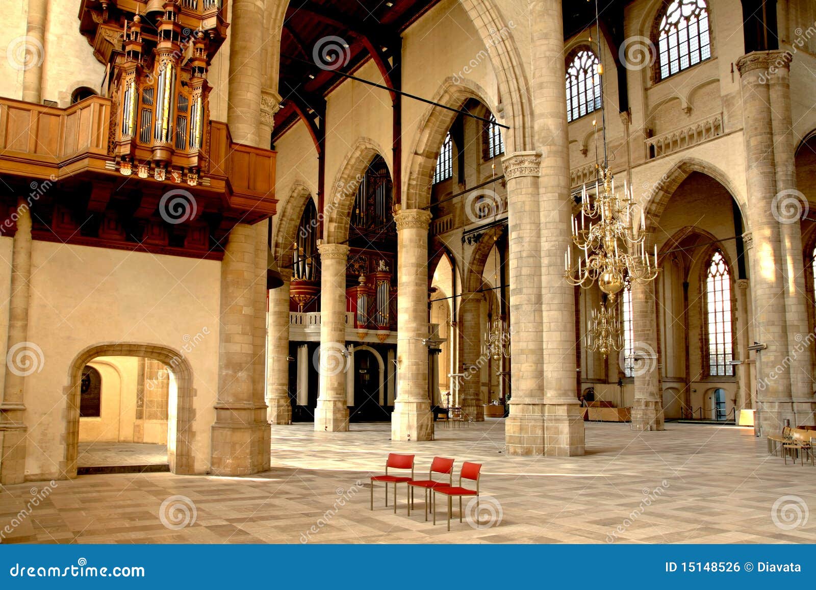Innenraum Einer Katholischen Kirche. Stockfoto - Bild von katholisch ...