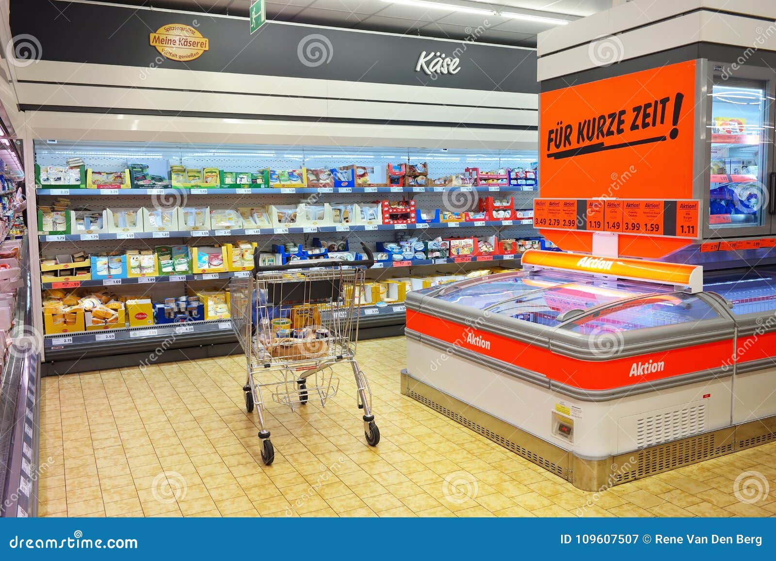 Innenraum Eines Lidl-Supermarktes Redaktionelles Stockfotografie - Bild ...