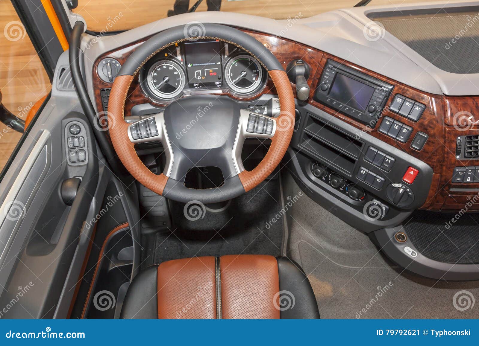 Innenraum eines LKWs stockbild. Bild von hölzern, mode - 79792621