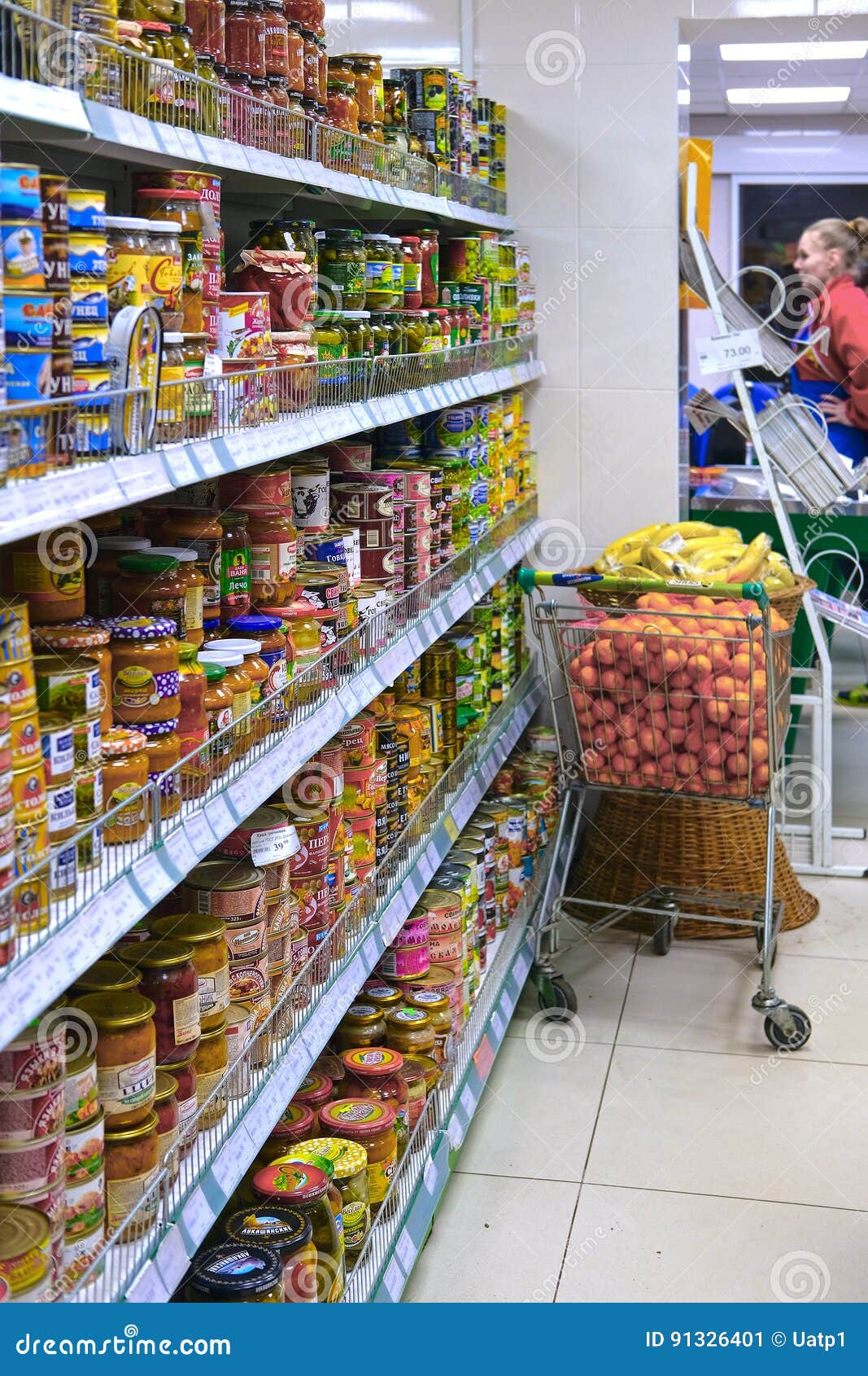 Innenraum Eines Supermarktes Redaktionelles Foto - Bild von suche ...