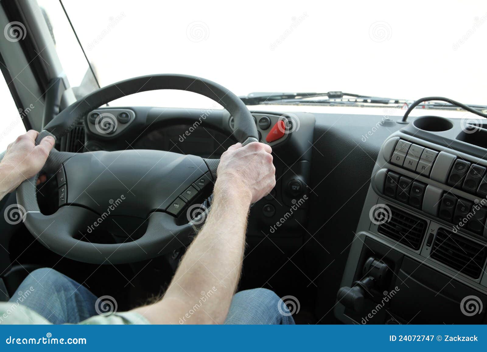 Innenraum von LKW stockbild. Bild von blau, transport - 24072747