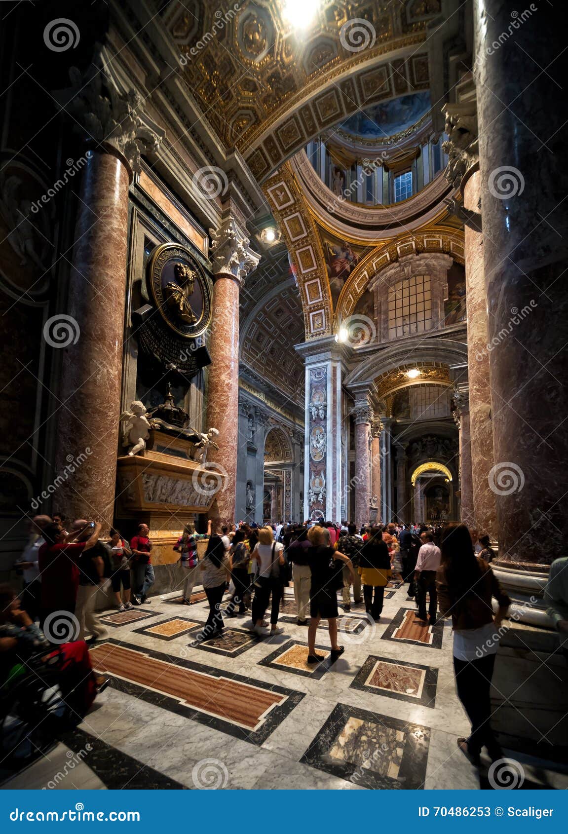 Innenraum Von St Peter Basilika in Rom Redaktionelles Stockfoto - Bild ...