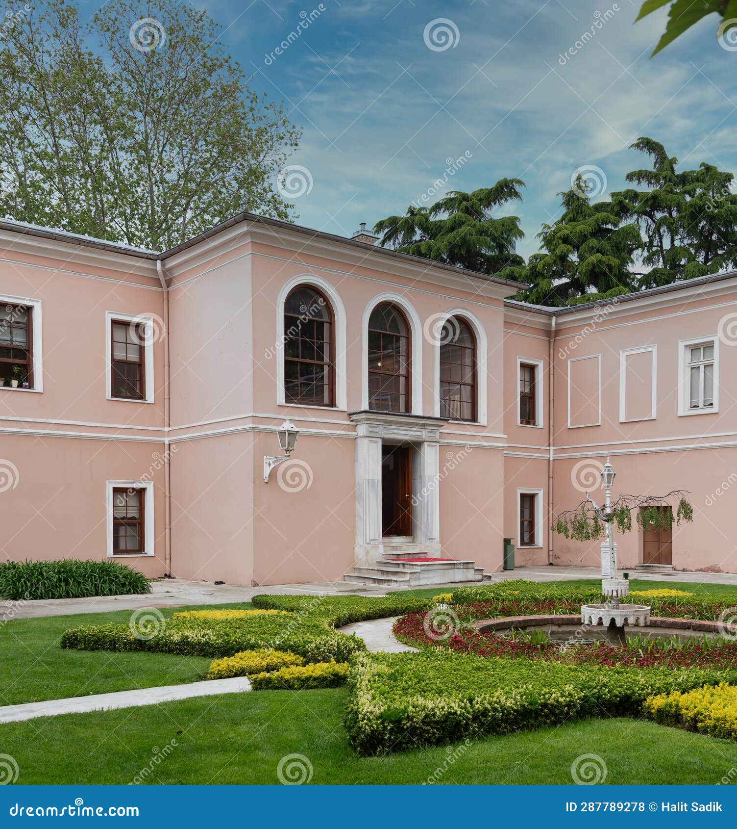 Courtyard of Dolmabahce Palace, Istanbul, Turkey Stock Photo - Image of ...