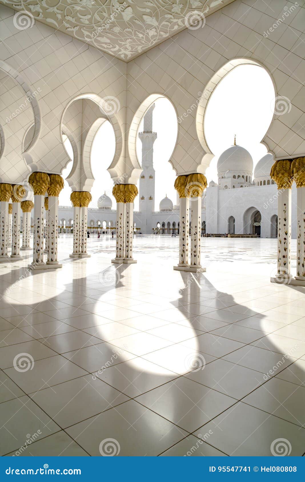 Grand Mosque, Abu Dhabi, Inner Yard Stock Image - Image of oriental ...
