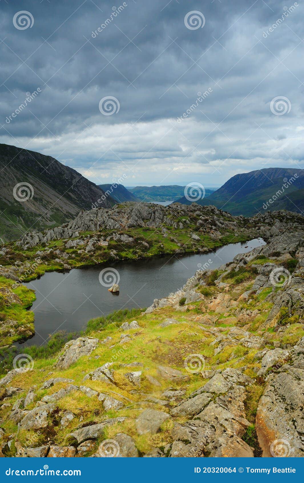 Innominate Tarn stock foto. Image of wolken, hooibergen - 20320064