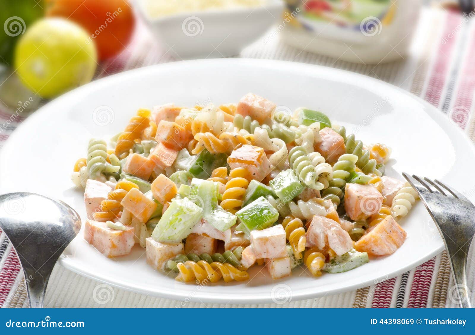 Insalata Di Pasta Sana Squisita Immagine Stock - Immagine di verde ...