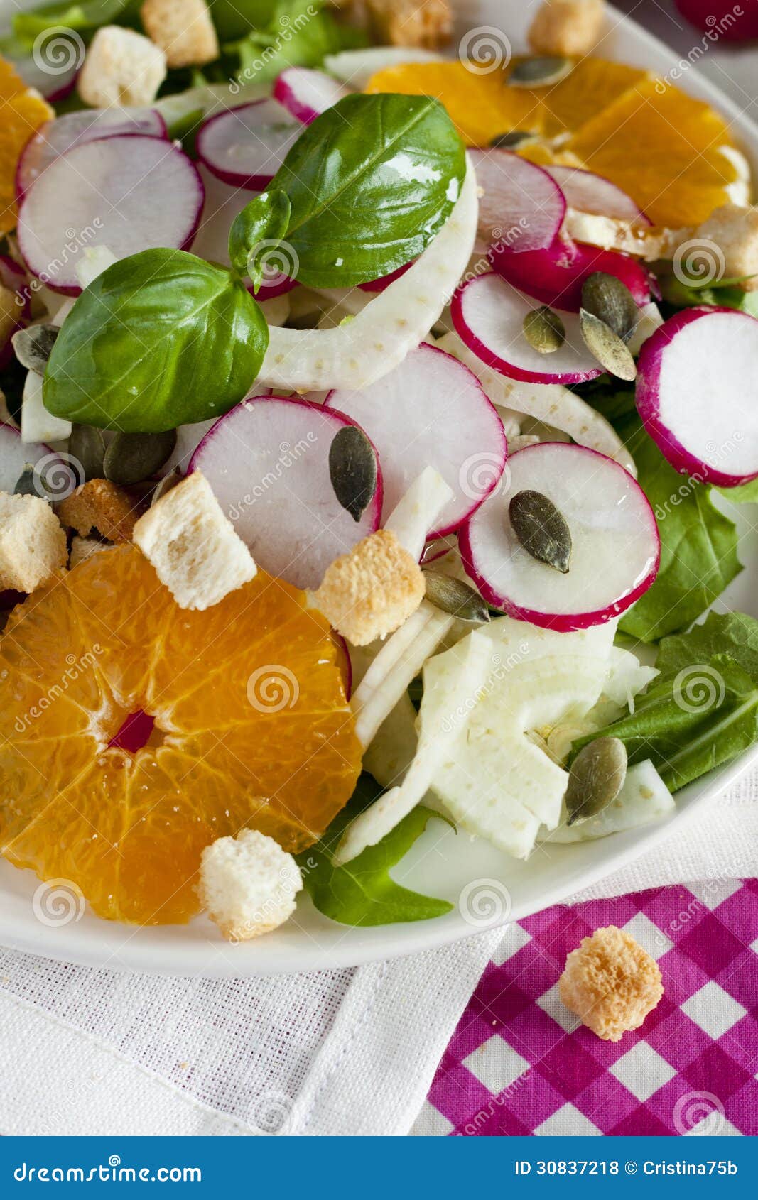 Insalata mista fotografia stock. Immagine di zucca, dandelione - 30837218