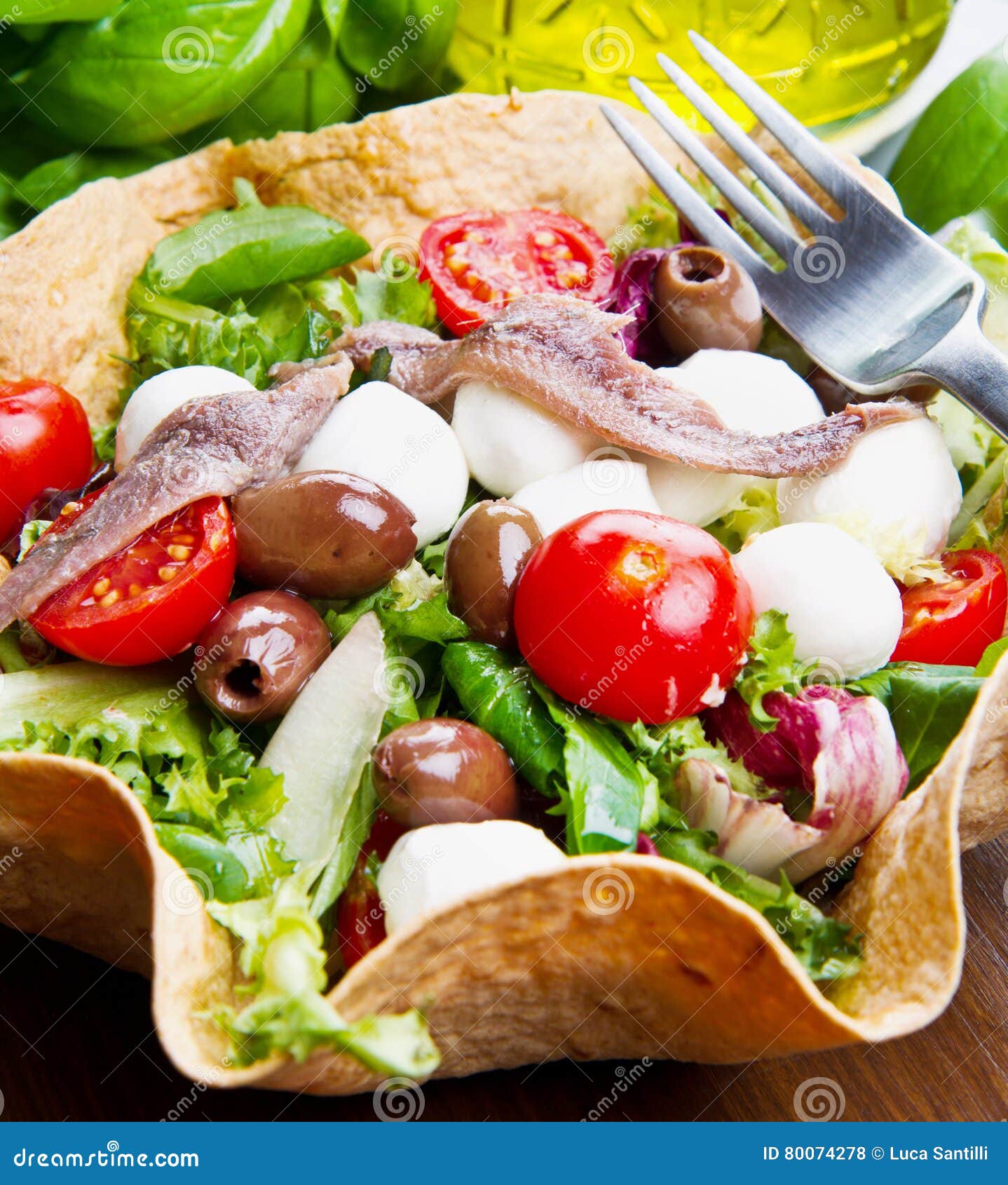 Insalata Mista Con La Mozzarella E L'acciuga Fotografia Stock ...