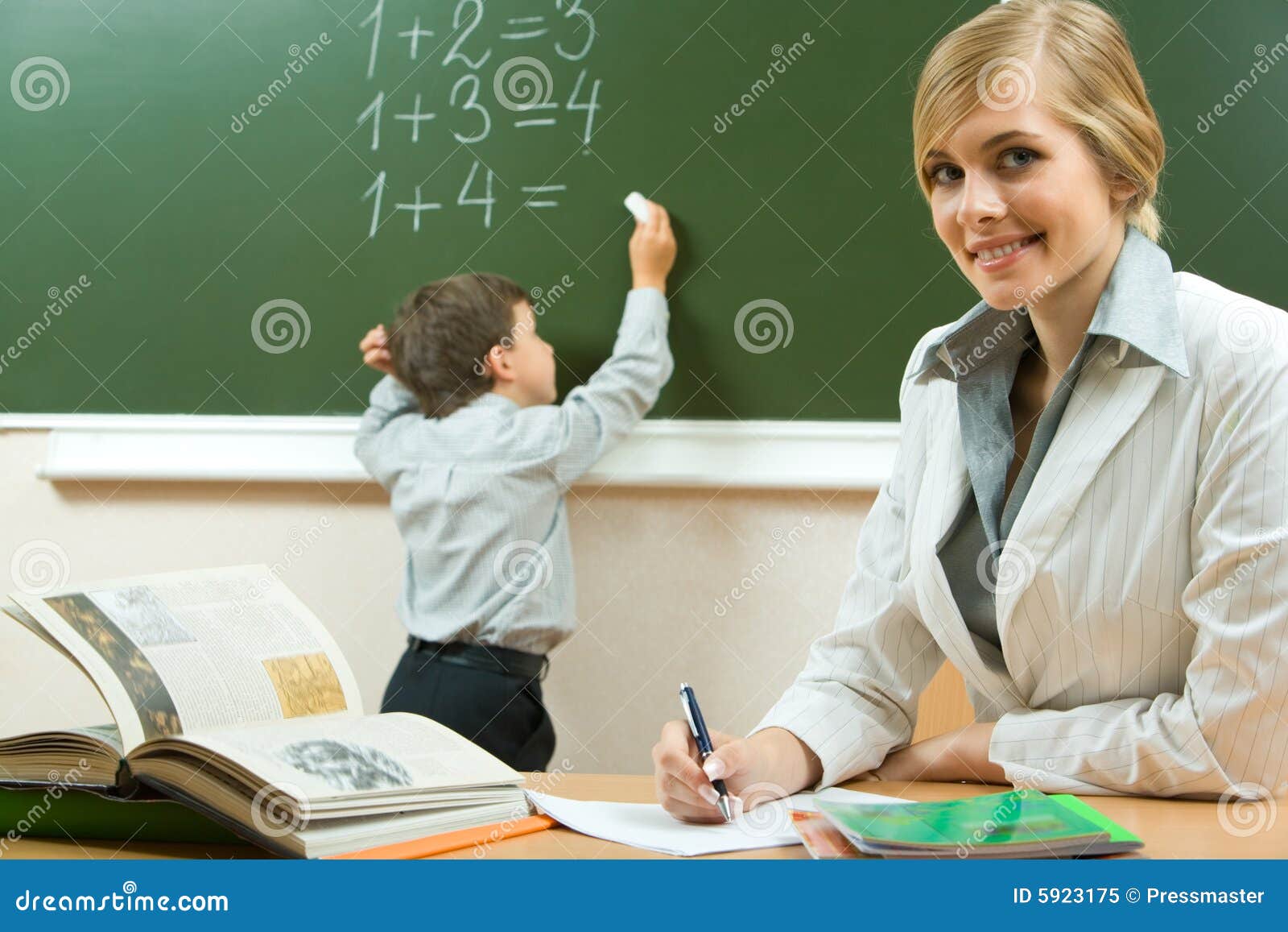 Insegnante immagine stock. Immagine di bello, bambino - 5923175