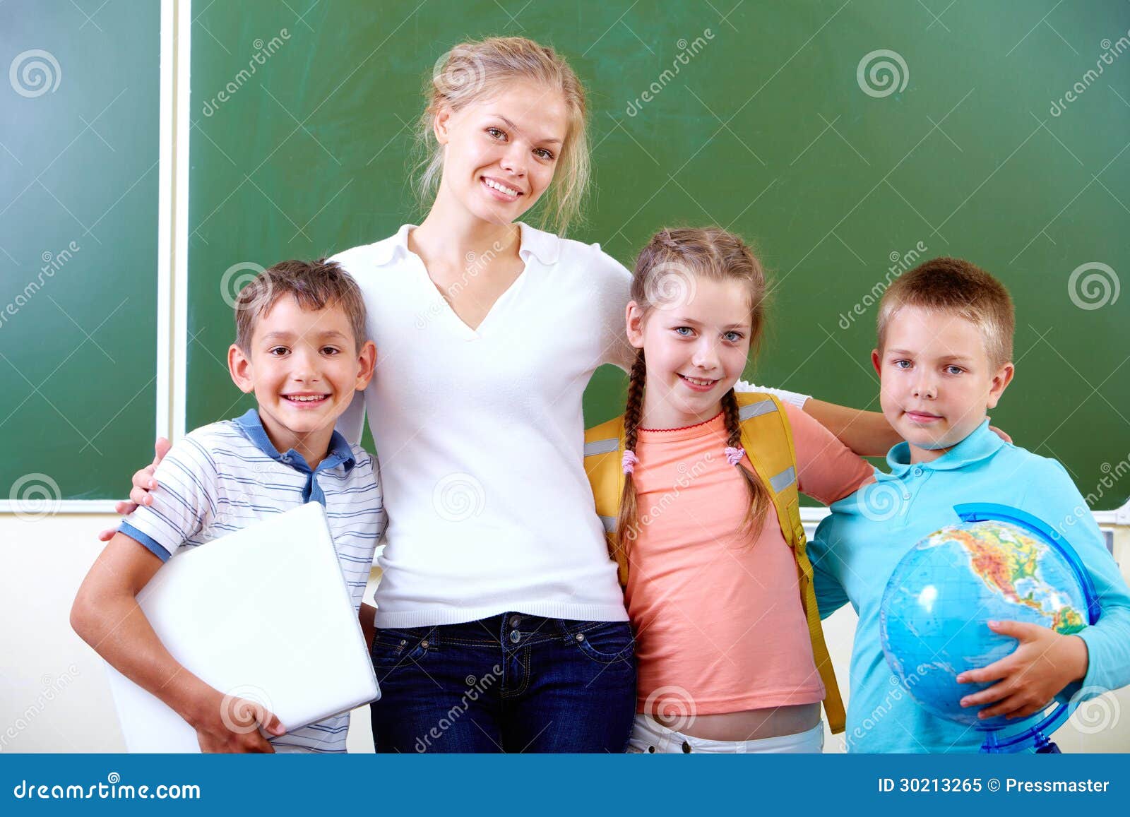 Insegnante e scolari immagine stock. Immagine di scolaro - 30213265