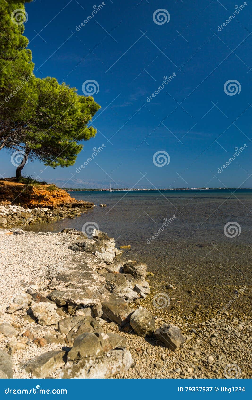 Insel Vir, Kroatien stockbild. Bild von fallen, september - 79337937