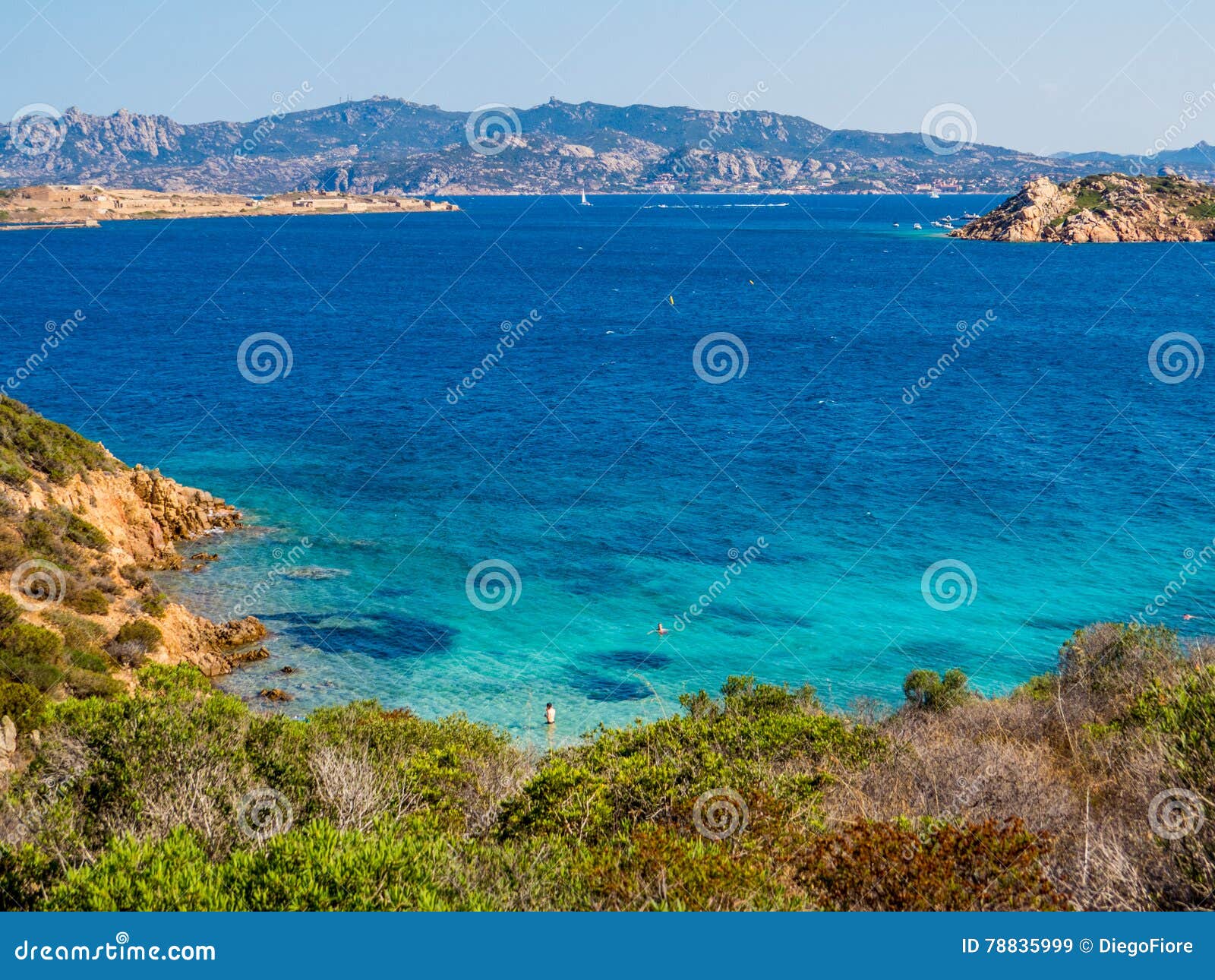 Insel Von Caprera, La Maddalena Stockbild - Bild von boot, europa: 78835999