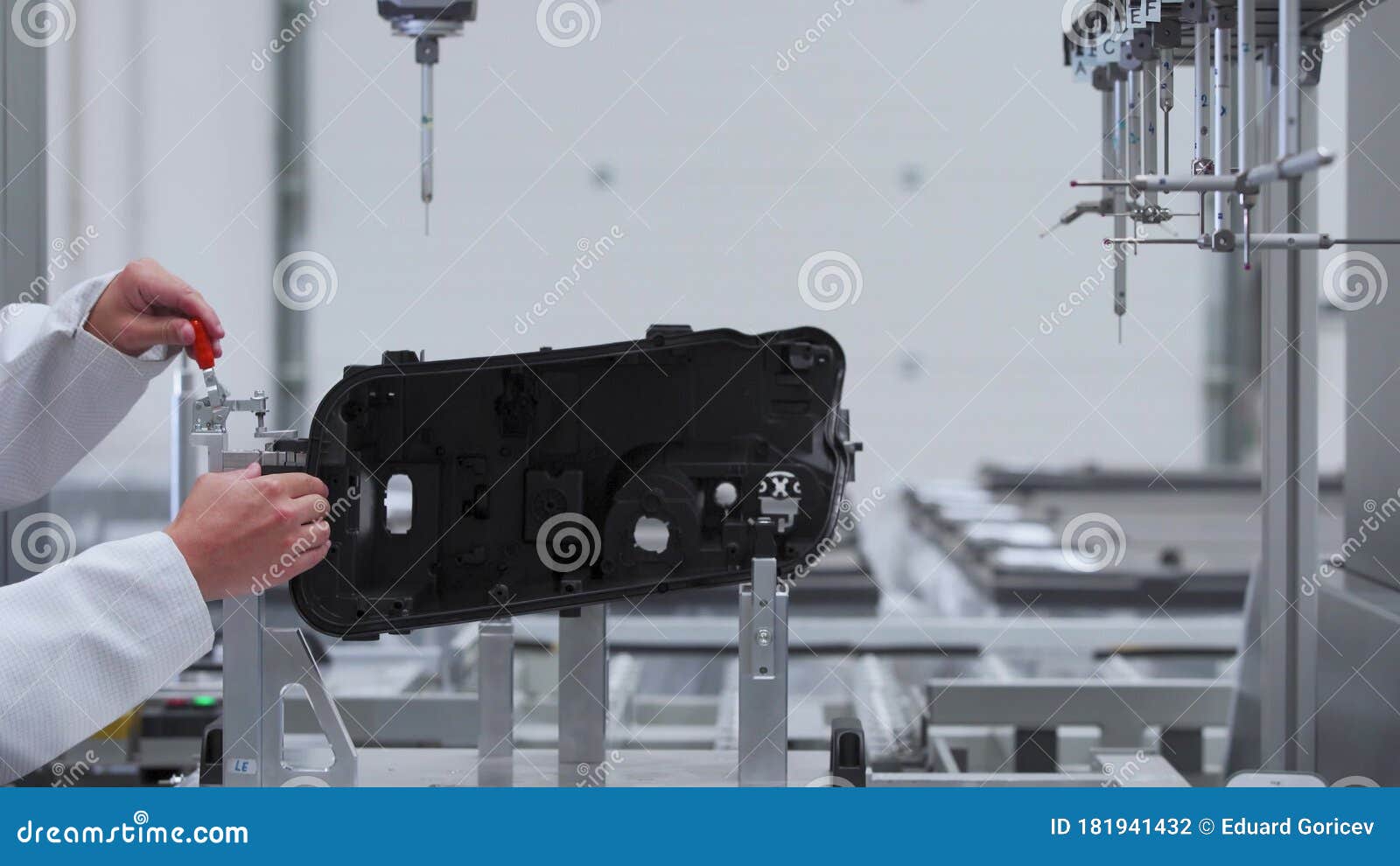 Inserting Plastic Casting on the Machine Platform for 3D Measurement in ...