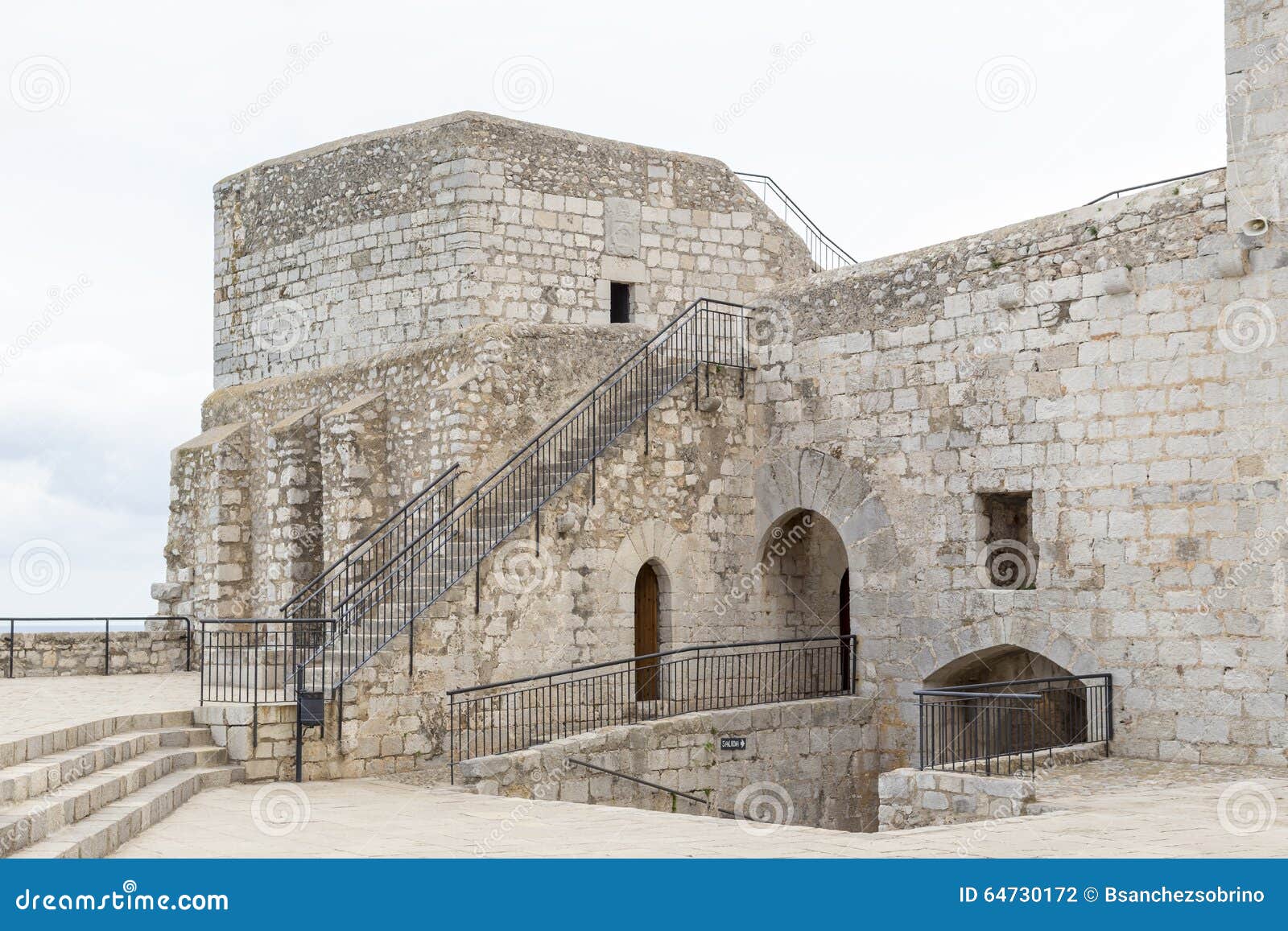 Insida slottet arkivfoto. Bild av horisontal, slott, trappa - 64730172