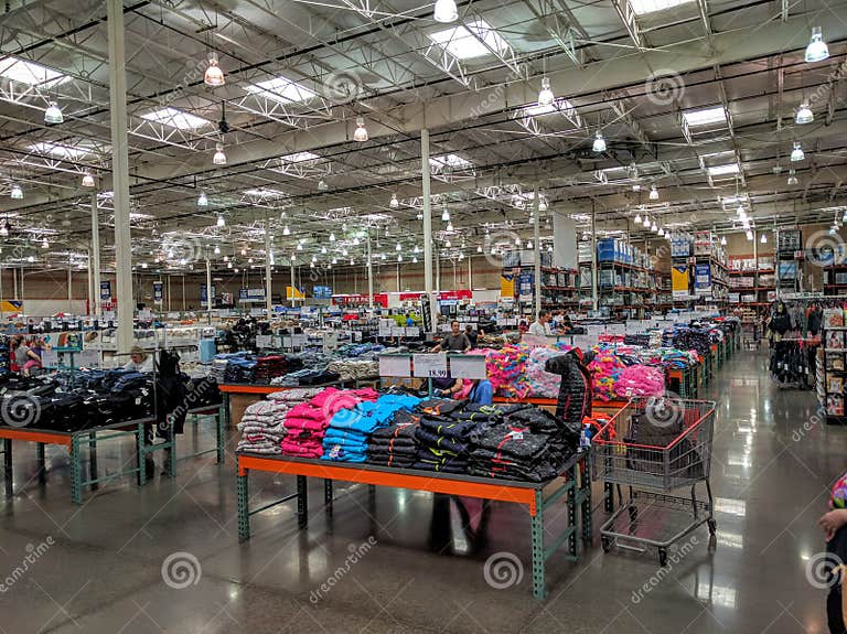 Inside Costco store editorial photography. Image of business - 75384057