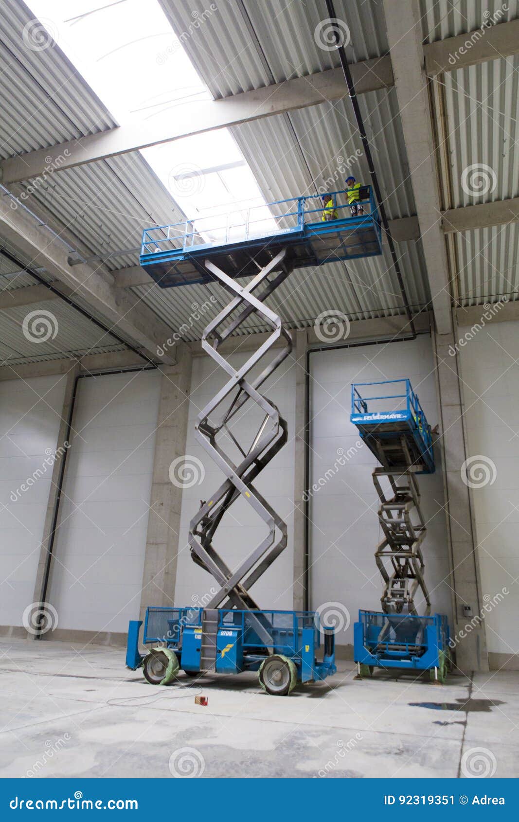 Workers on a Scissor Lift Platform Editorial Photo - Image of duty ...