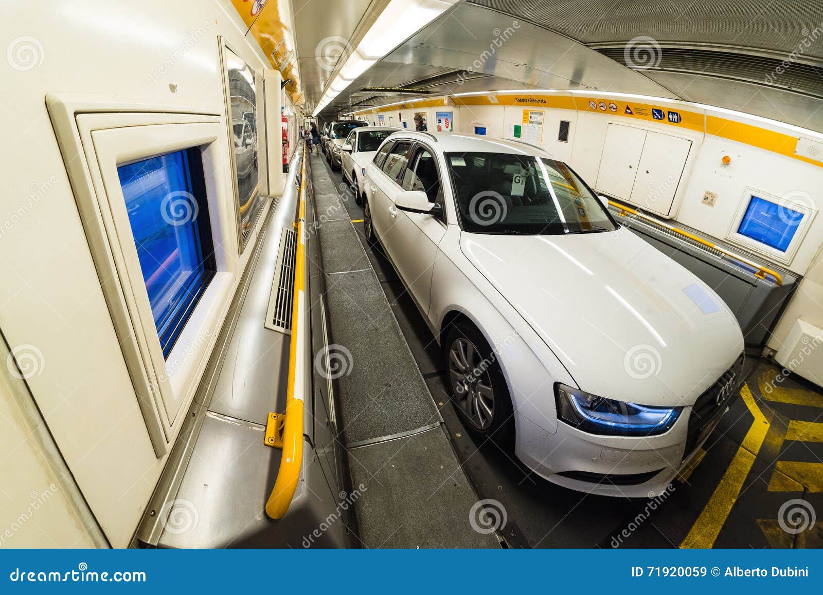 Inside EuroTunnel fracht obraz stock editorial. Obraz złożonej z ataki ...