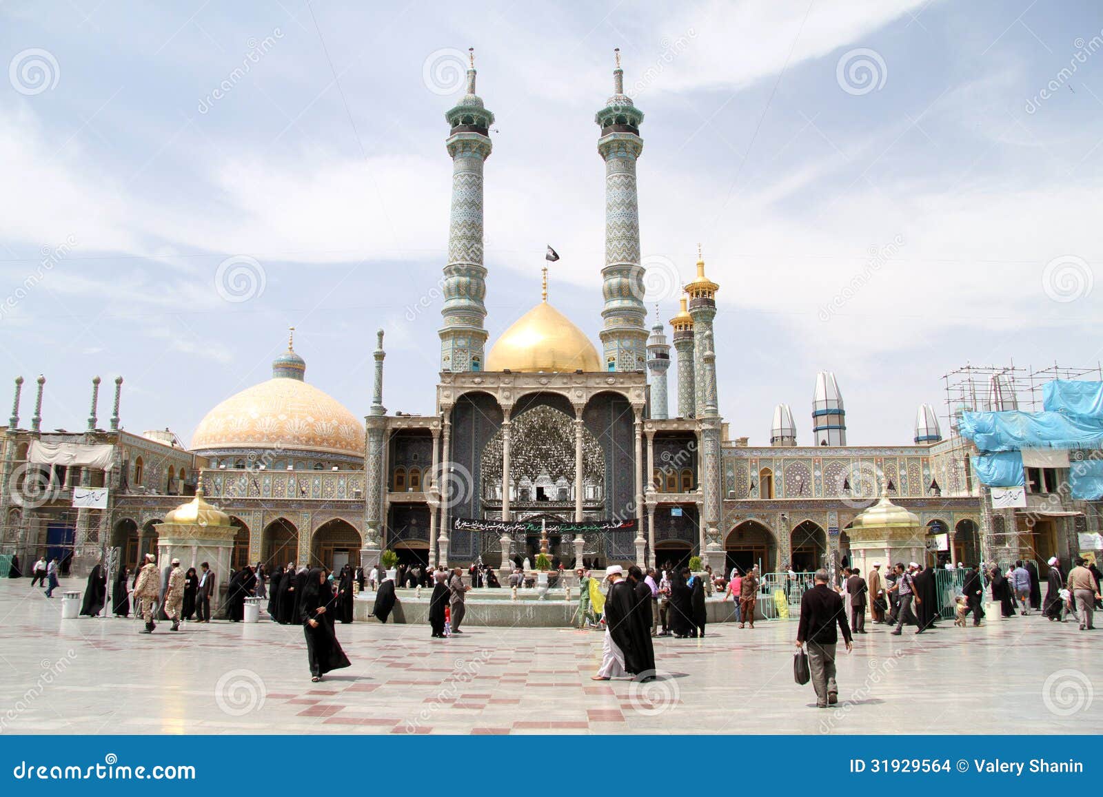 Inside Fatima mosque editorial stock image. Image of muslim - 31929564