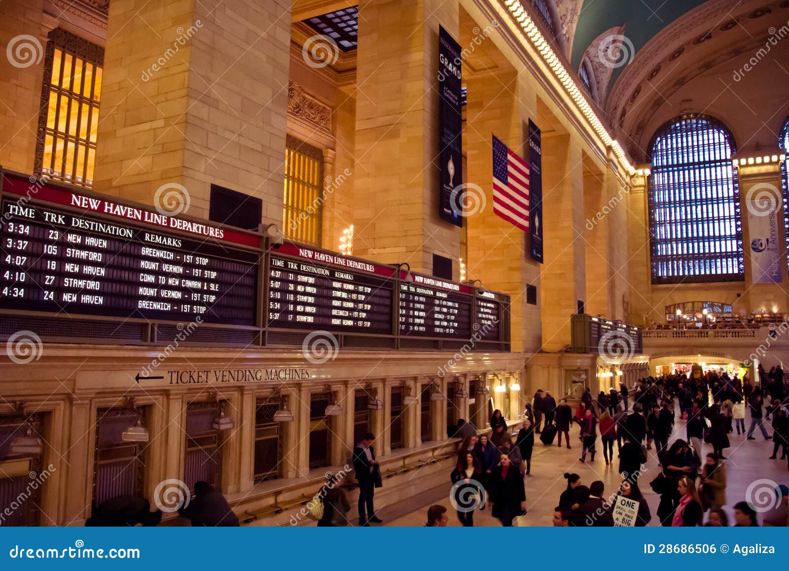 Inside Grand Central Station Editorial Photo - Image of statues ...