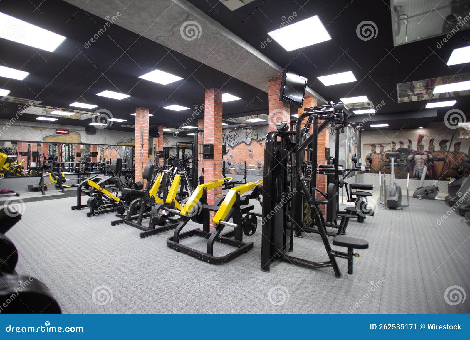 Inside a gym facility editorial photo. Image of weight - 262535171