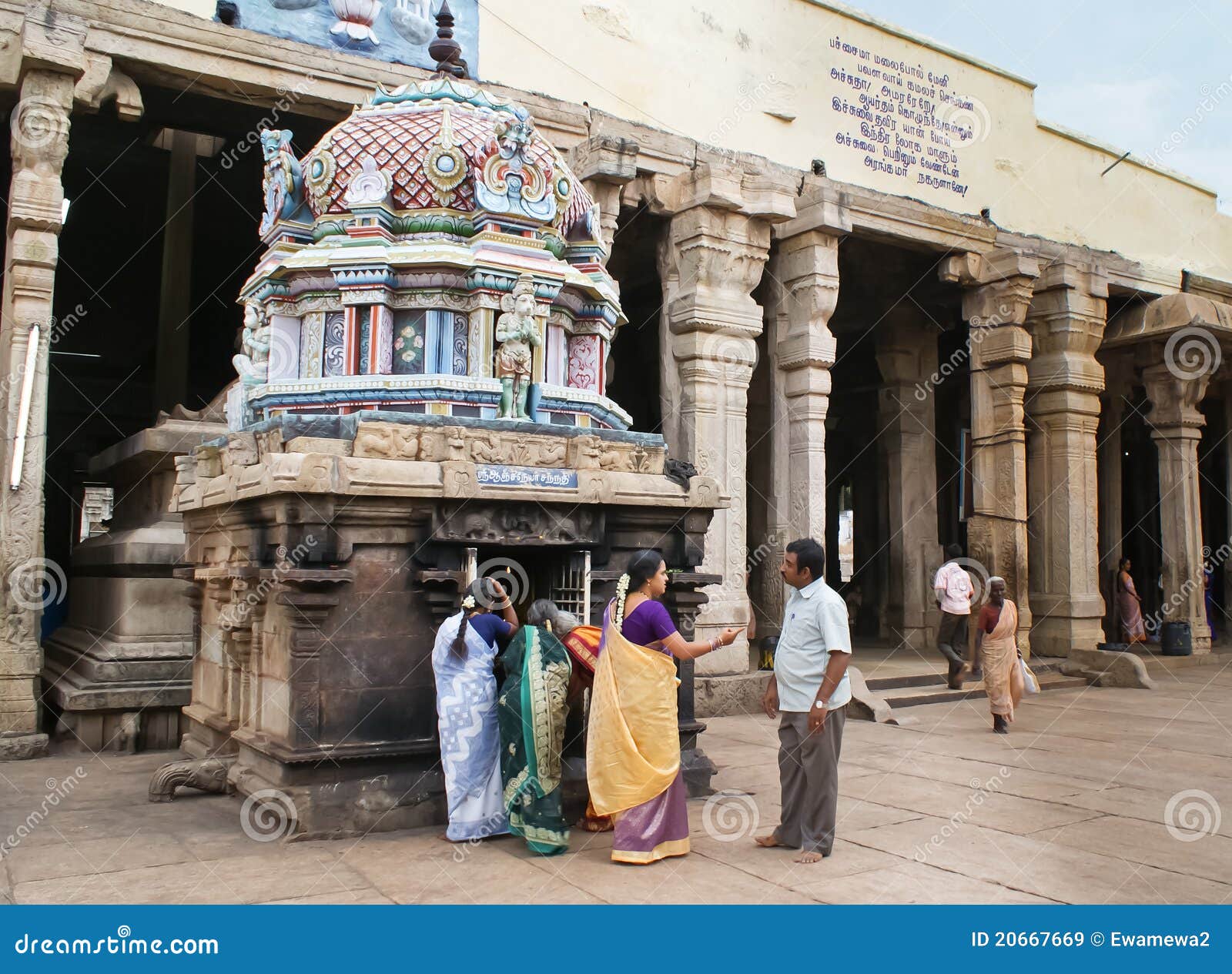 Inside Hindu temple editorial stock image. Image of hinduism - 20667669