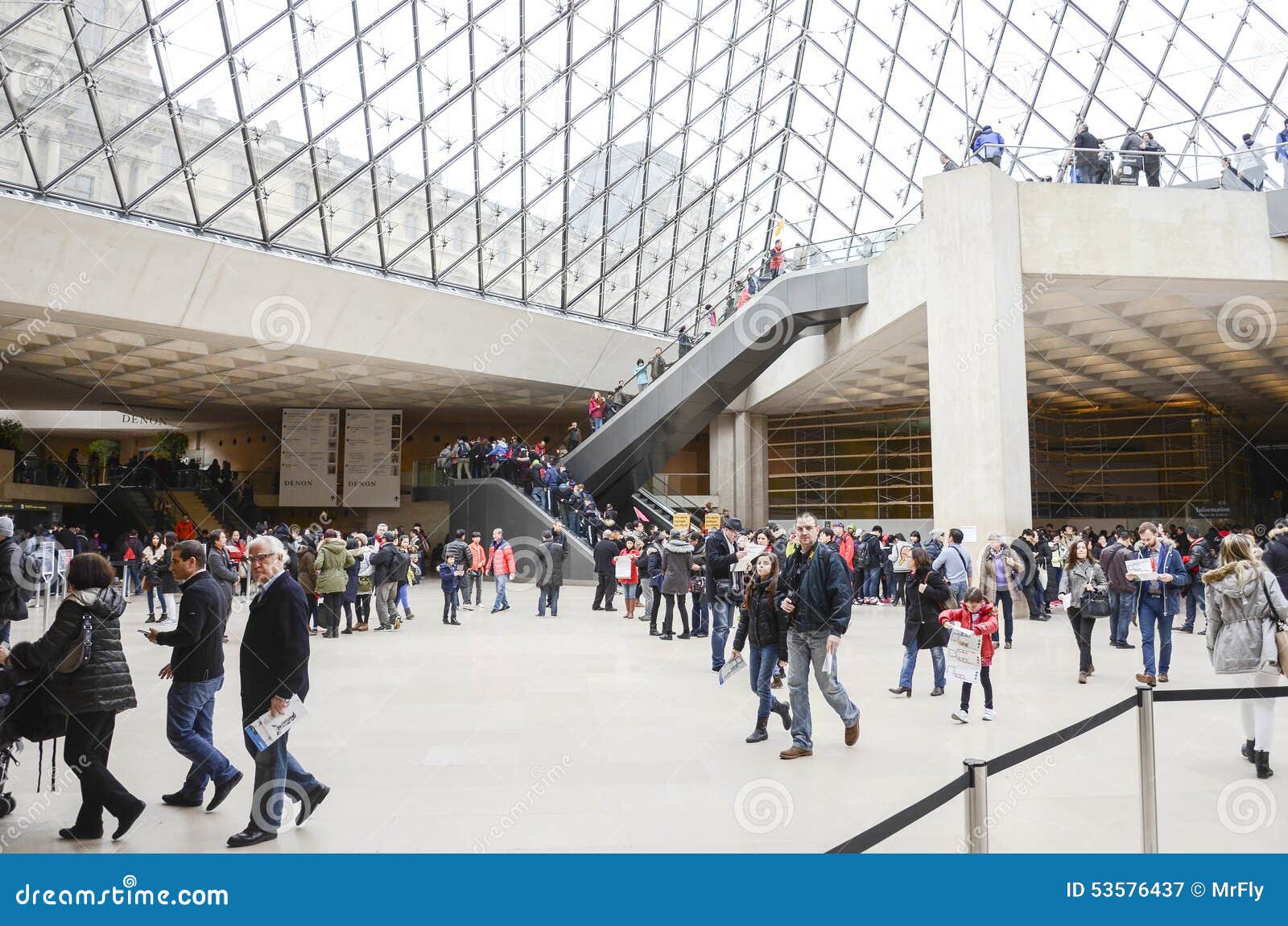 Inside the Louvre Museum editorial photography. Image of france - 53576437