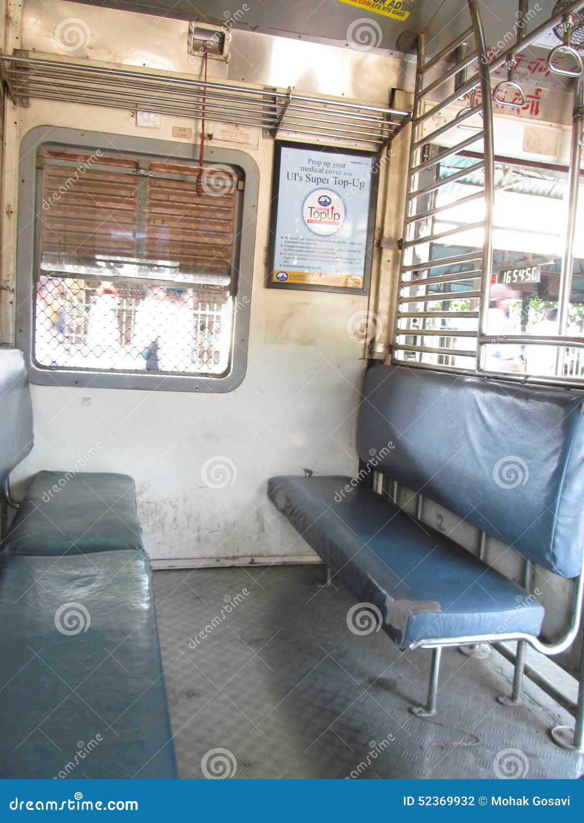 Inside Mumbai local train editorial photography. Image of local - 52369932